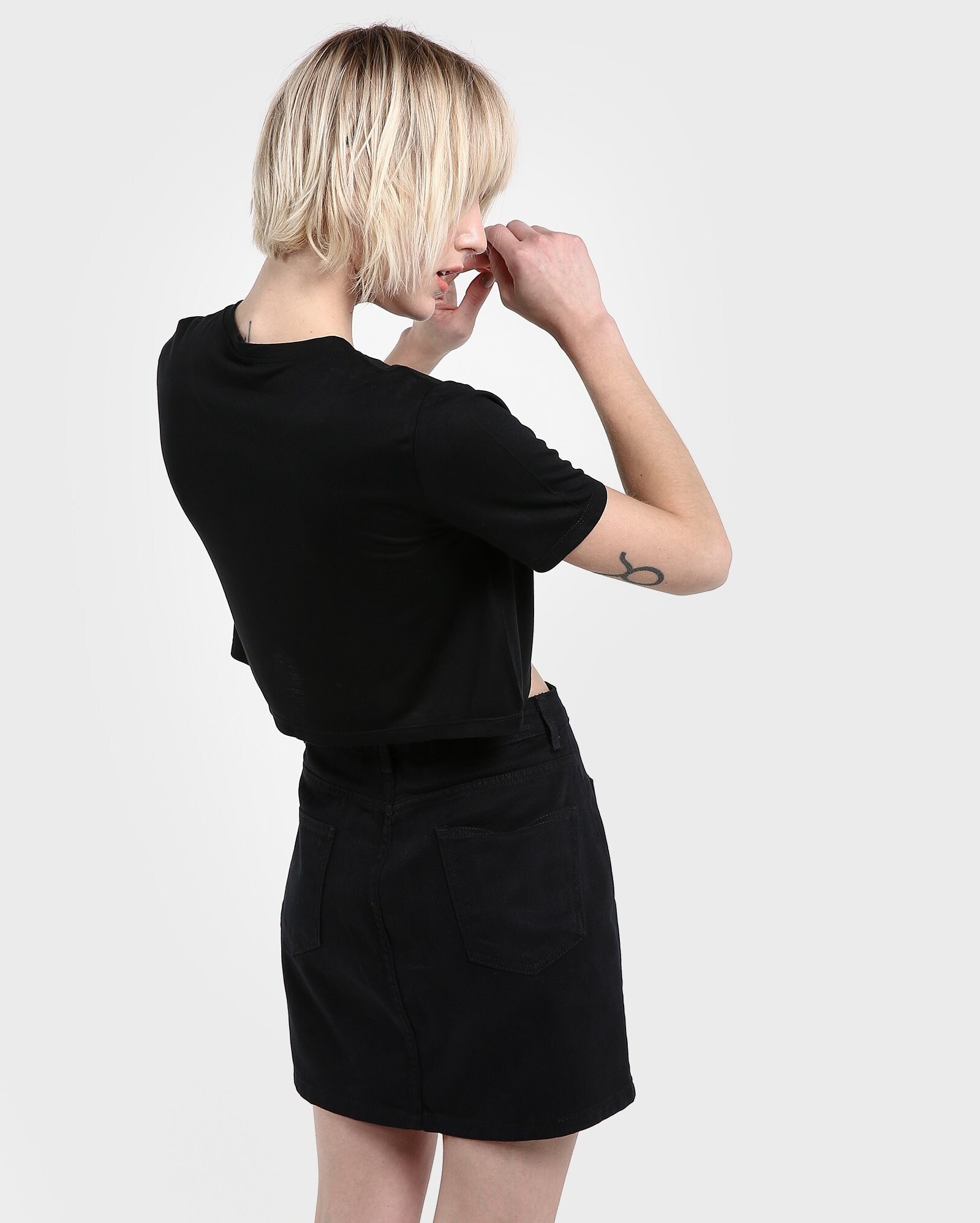Riachuelo | Camiseta Cropped Ninguém Segura Uma Mulher Segura
