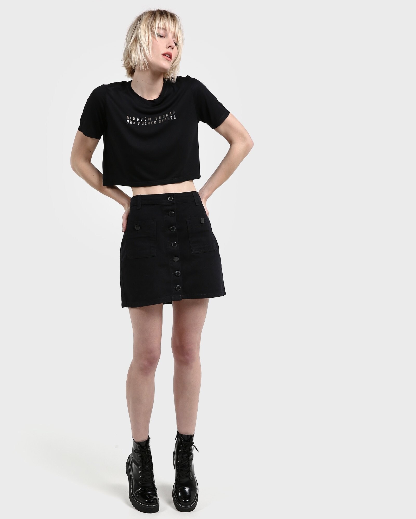 Riachuelo | Camiseta Cropped Ninguém Segura Uma Mulher Segura