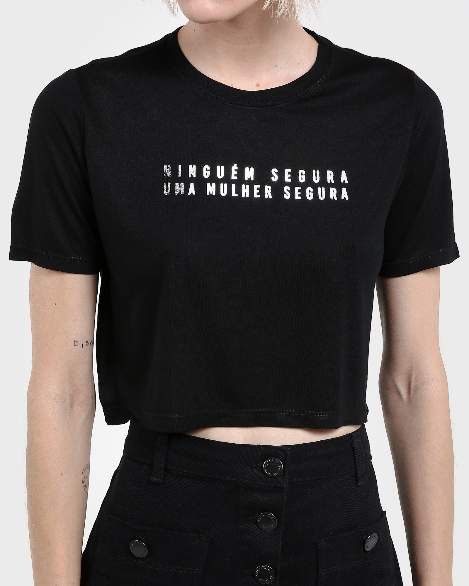 Riachuelo | Camiseta Cropped Ninguém Segura Uma Mulher Segura