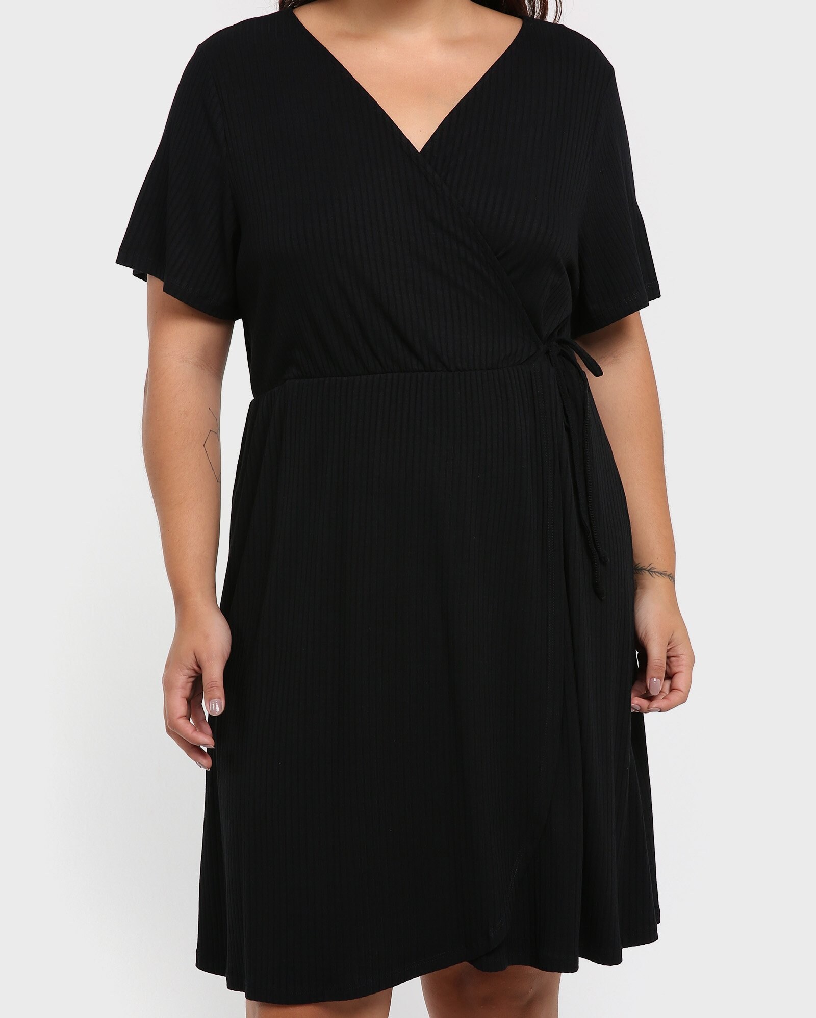 Riachuelo | Vestido Plus Size Transpassado Preto Filipa by Riachuelo
