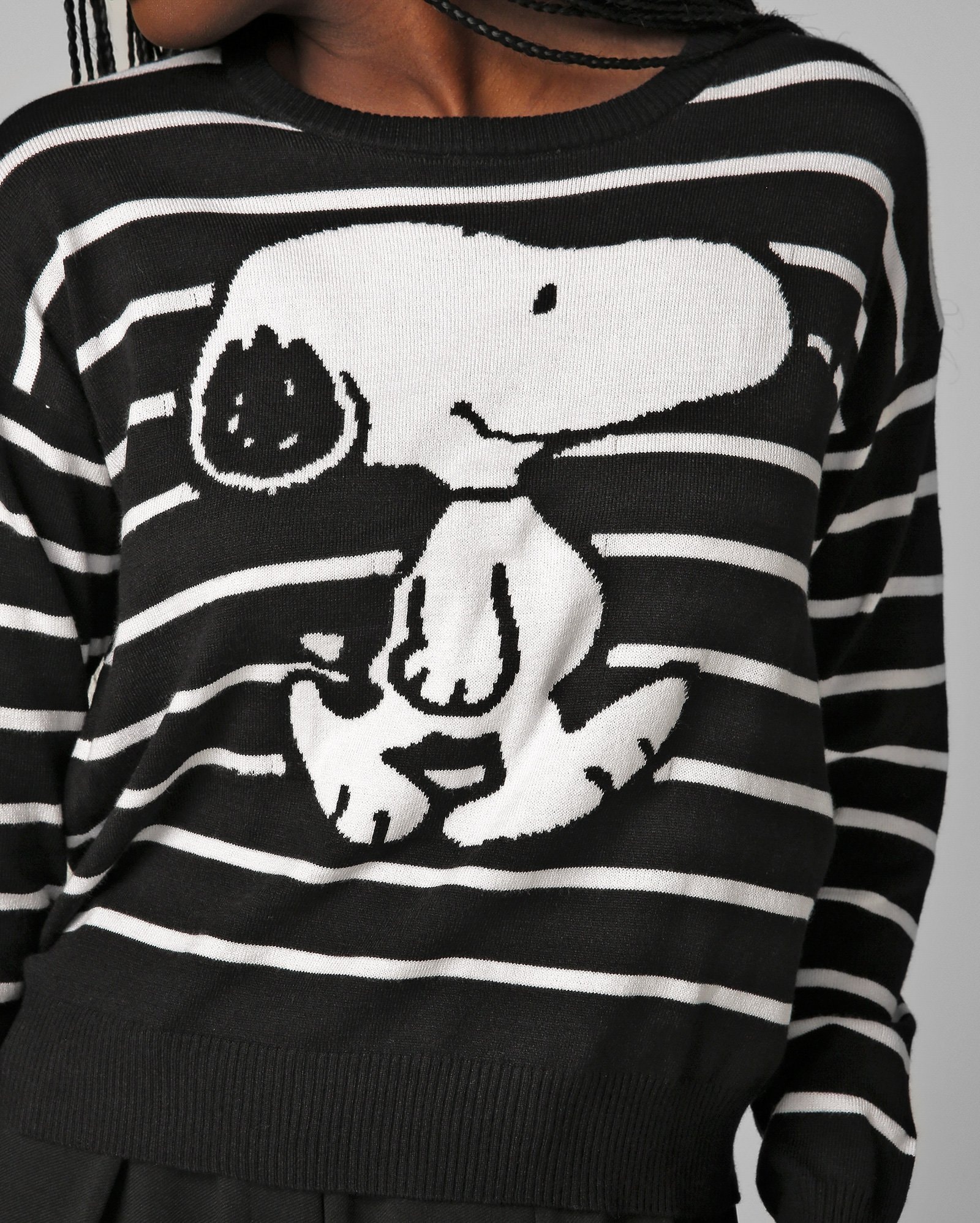 Riachuelo | Suéter feminino listrado snoopy preto | Peanuts