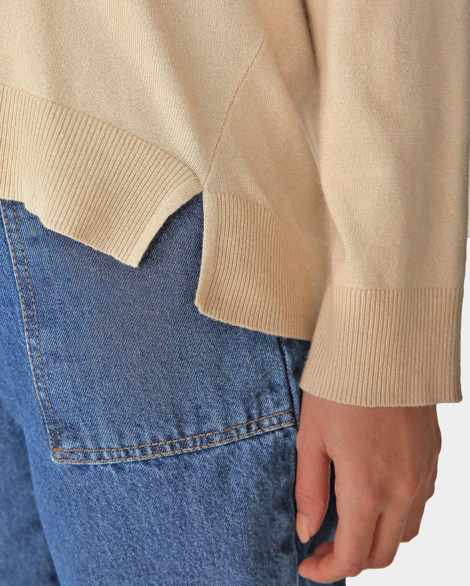 Riachuelo | Suéter Feminino Básico Decote V Bege AK by Riachuelo