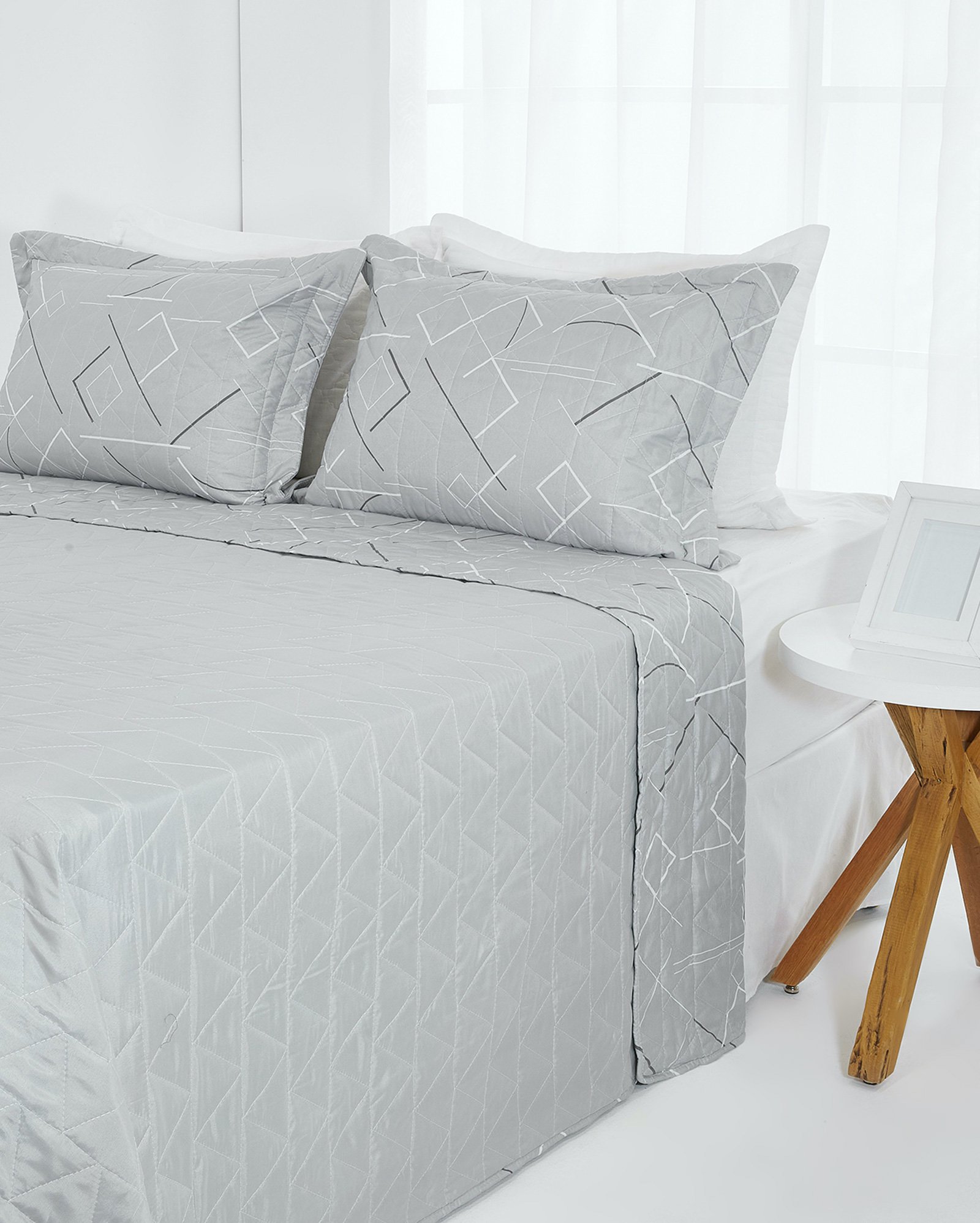 Riachuelo | Kit Colcha King Dupla Face Bouti Callas 3 Peças Cinza Claro ...