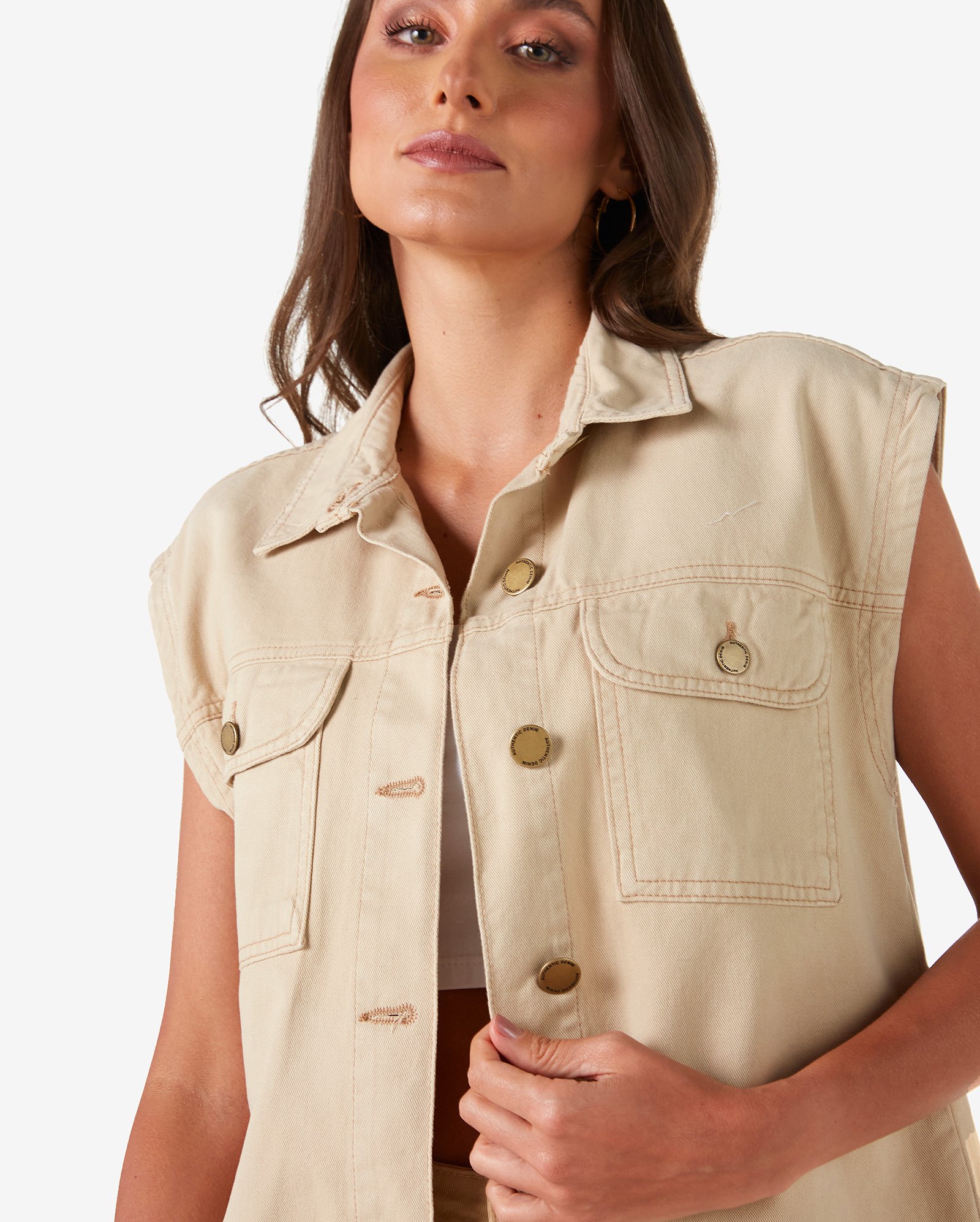 Riachuelo | Colete Jeans Color Feminino Alongado com Bolsos Bege Pool ...