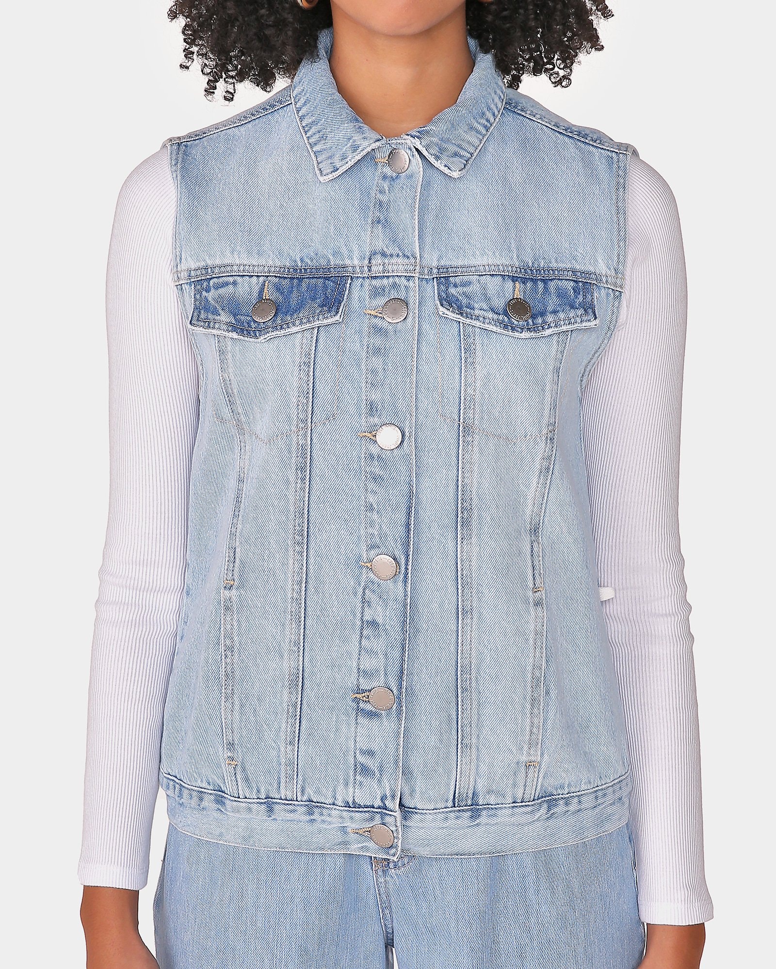 Riachuelo | Colete Jeans Feminino Alongado com Bolsos Denim Claro Pool ...