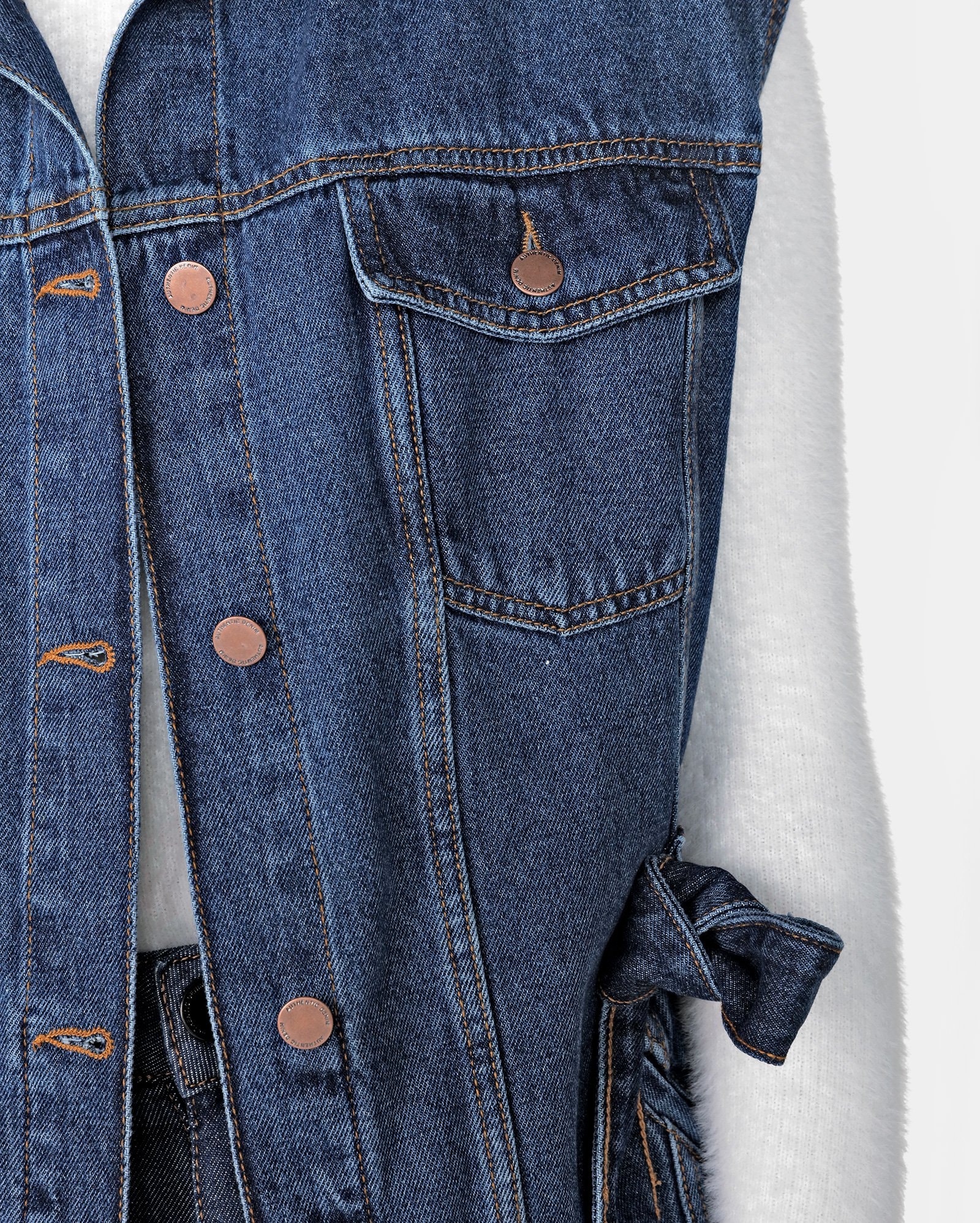 Riachuelo | Colete Jeans Feminino Alongado com Bolsos Denim Claro Pool ...