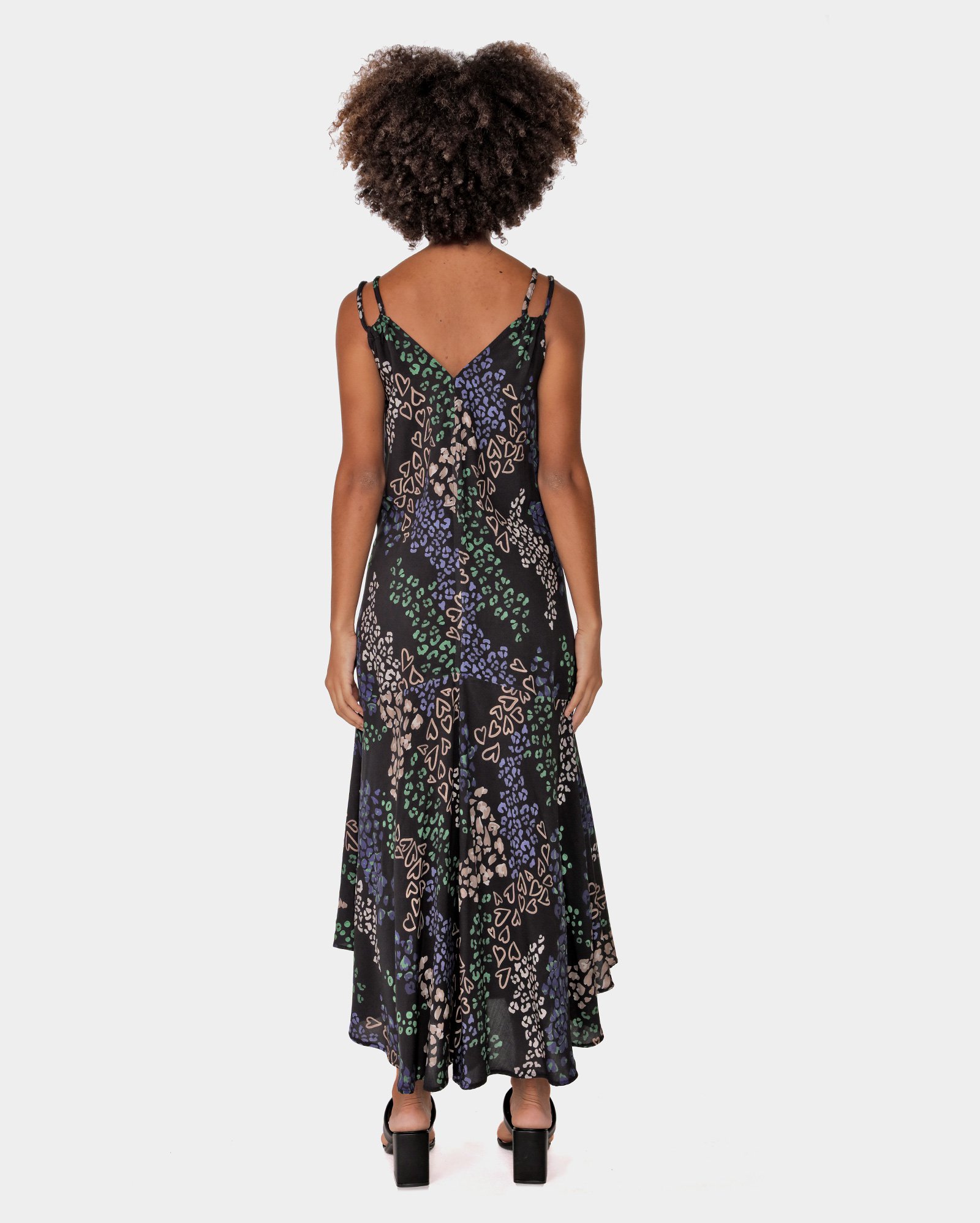 Riachuelo | Vestido Longo Feminino Evasê Uma Maria Coração Preto AK by ...