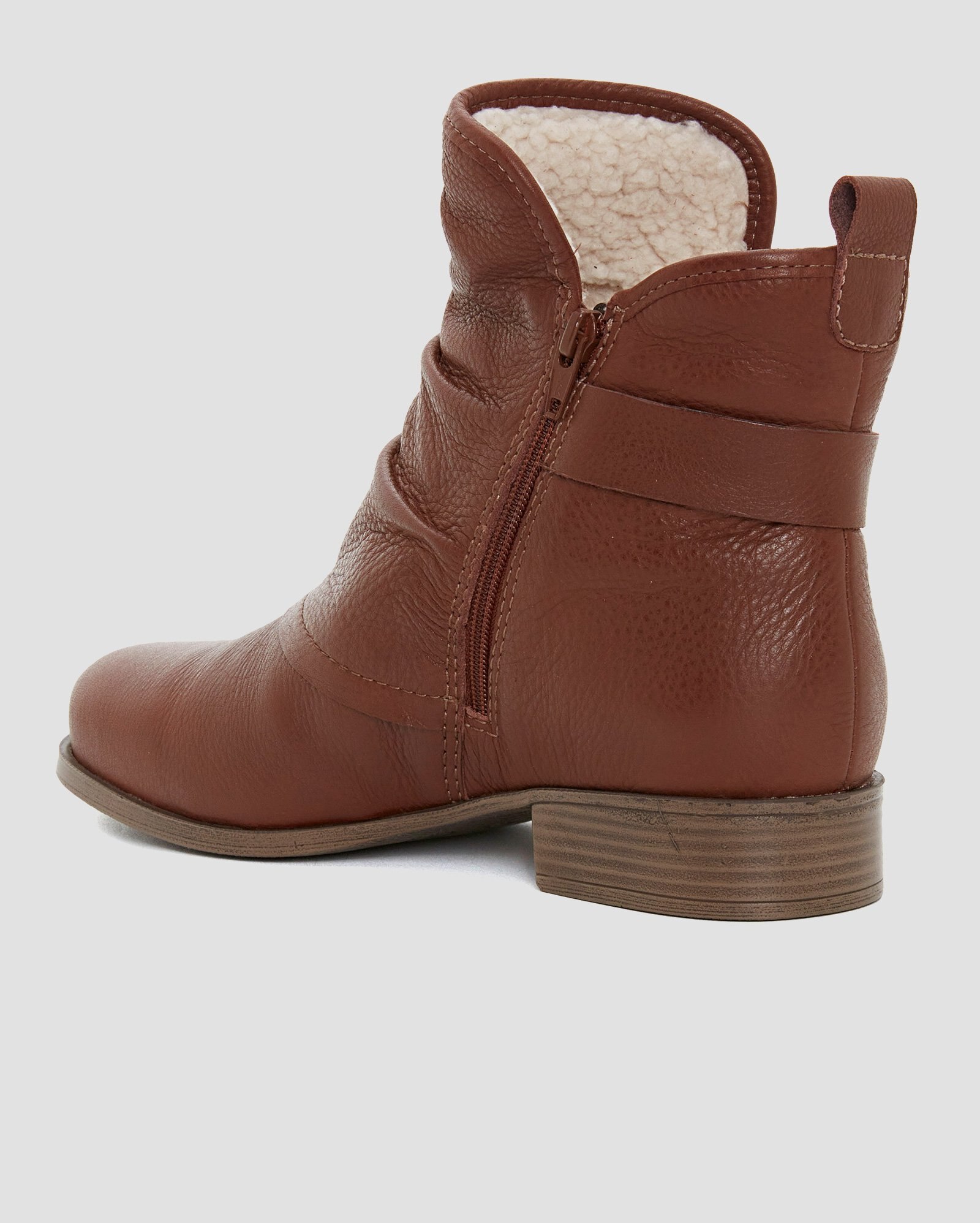 Riachuelo | Bota Cano Curto Couro Salto Baixo Marrom Bottero