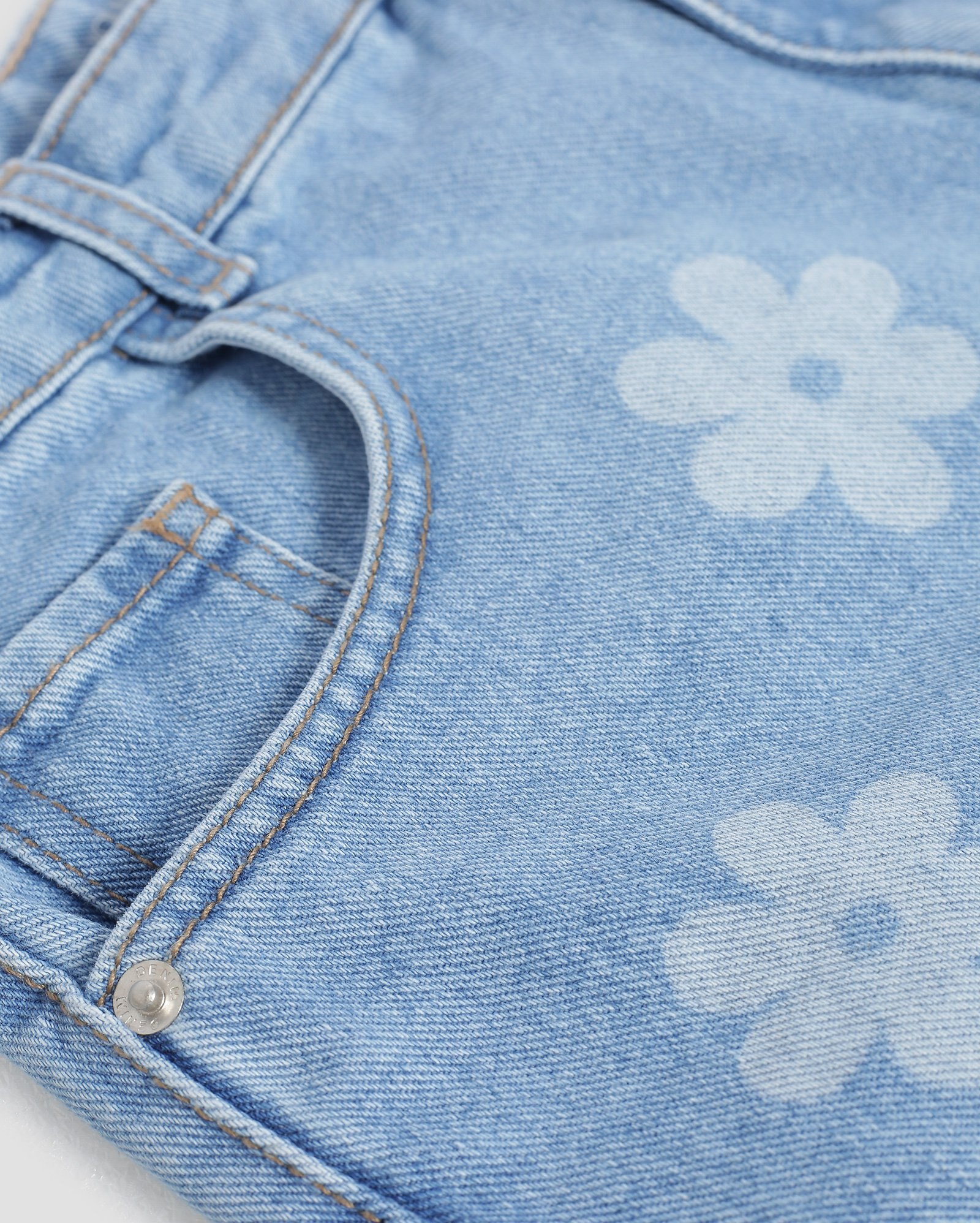 Riachuelo | Short Jeans Juvenil Flores Denim Claro Tam 10 a 16 Young ...