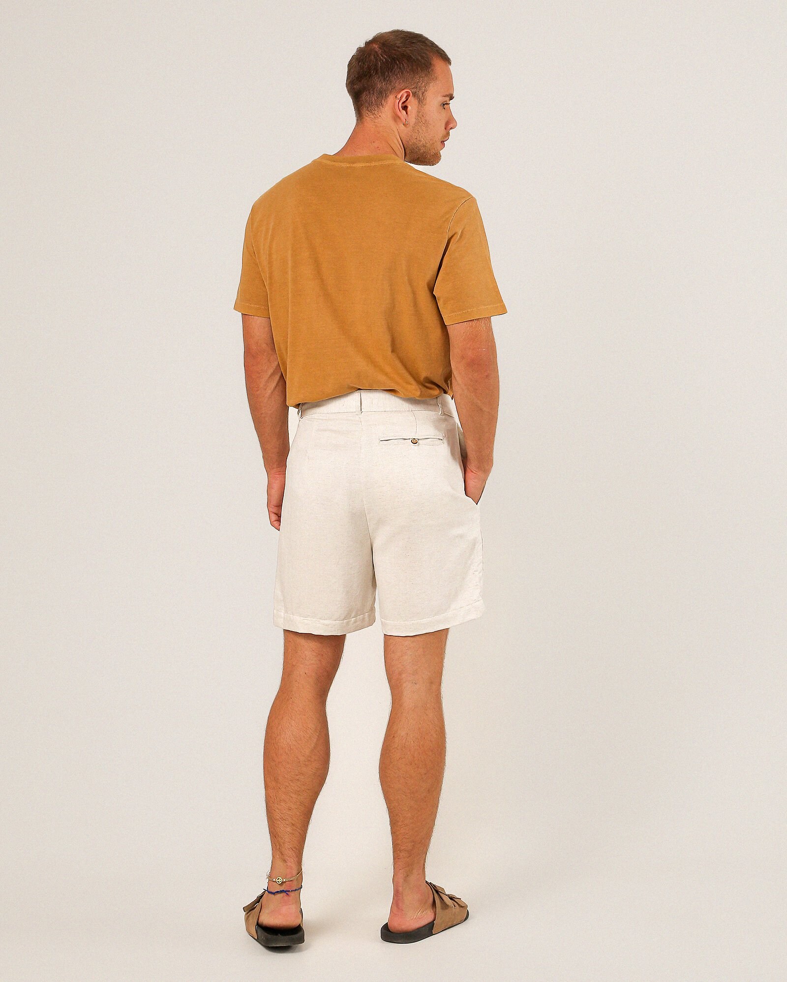 Riachuelo | Short masculino com bolsos off-white | Riachuelo + Incerti