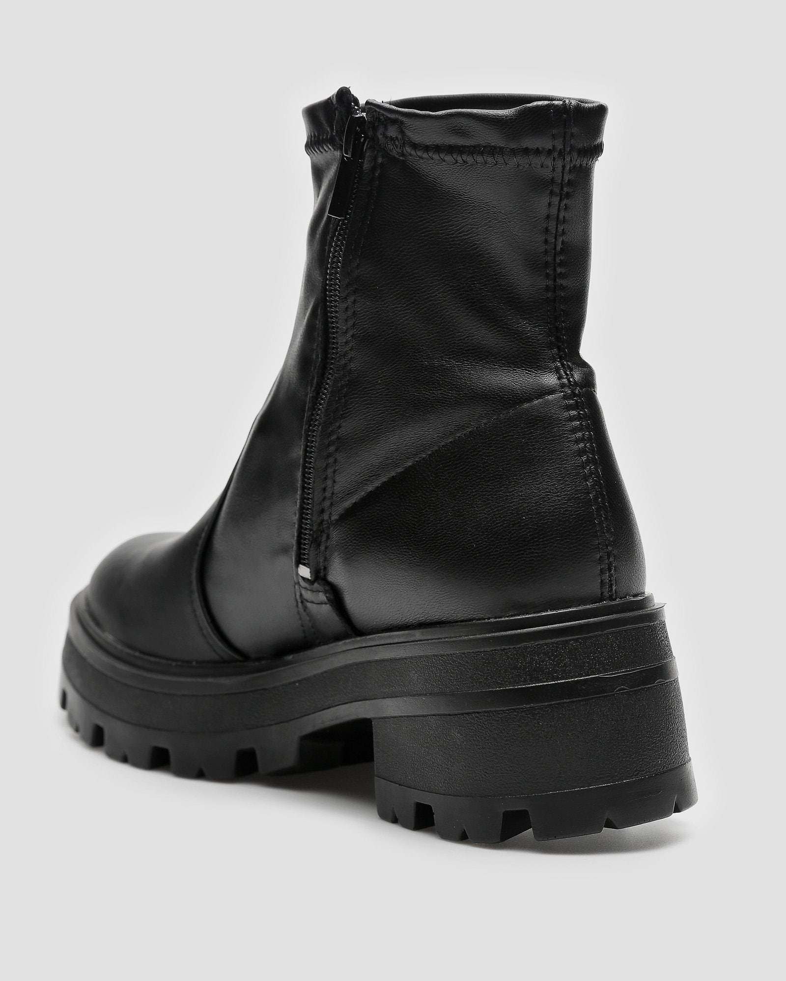 Riachuelo | Bota coturno tratorada cano médio zíper preta | Dakota