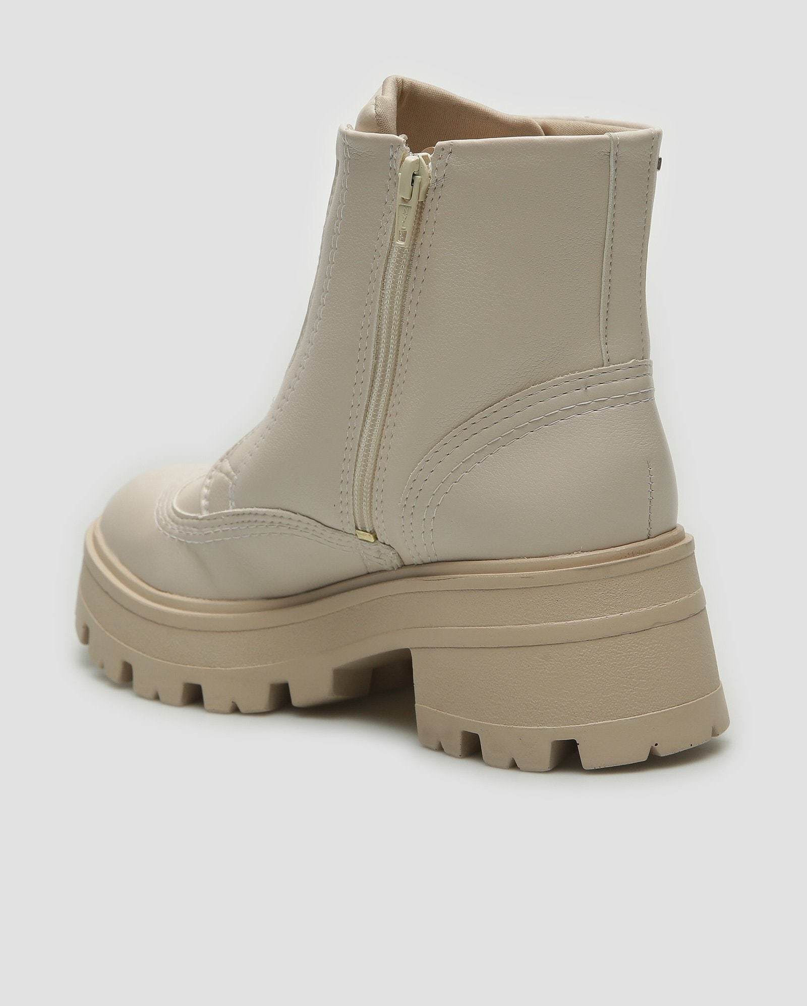 Riachuelo | Bota tratorada com elástico cano médio zíper off white | Dakota