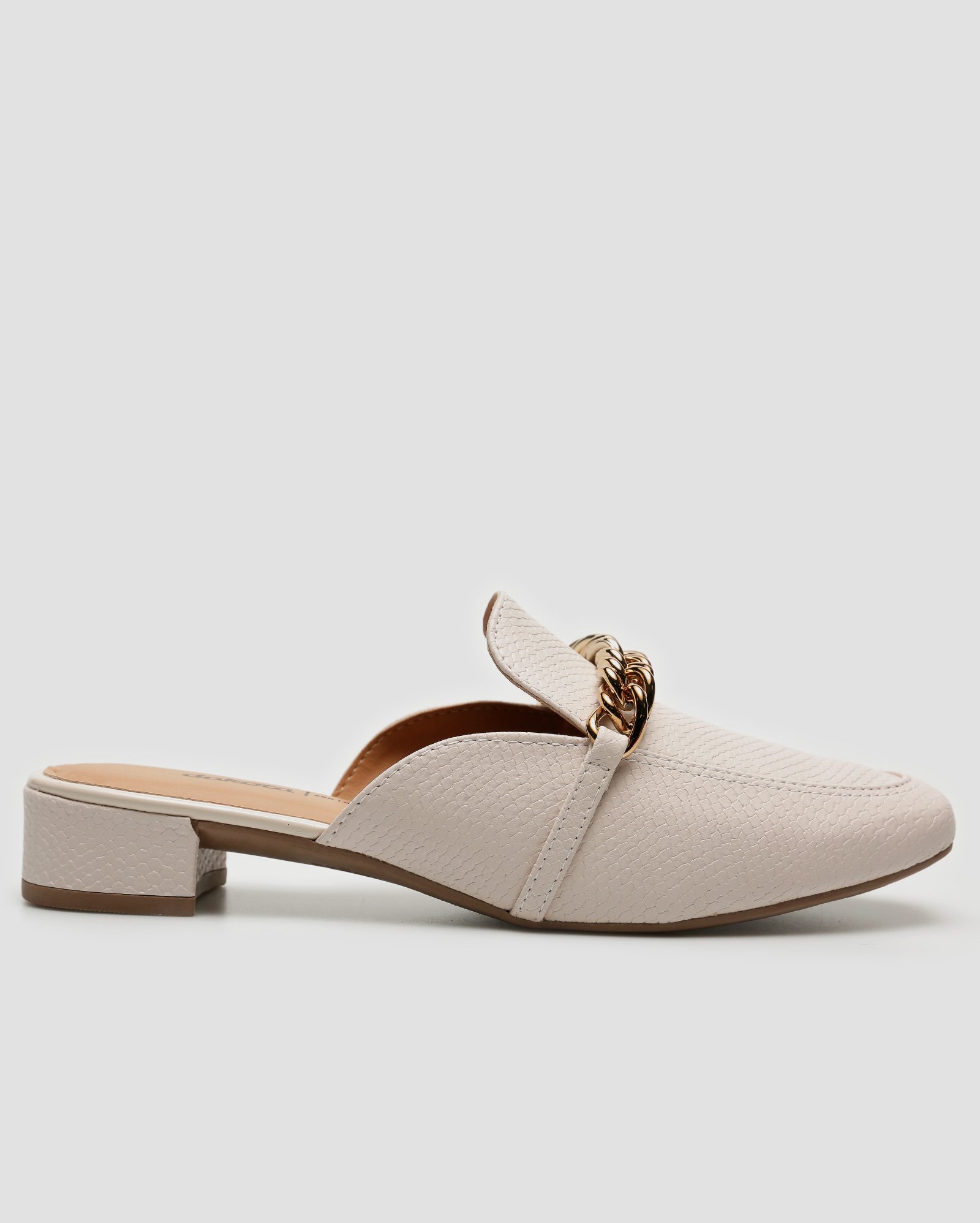 Riachuelo | Sapato mule texturizado com corrente off white | Dakota