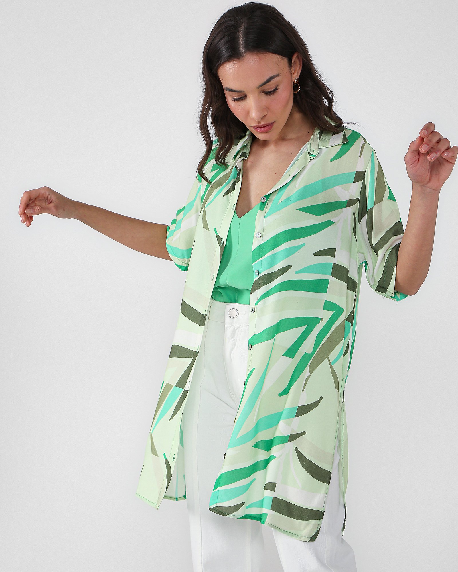 Riachuelo | Camisa feminina alongada abstrata verde | AK by Riachuelo