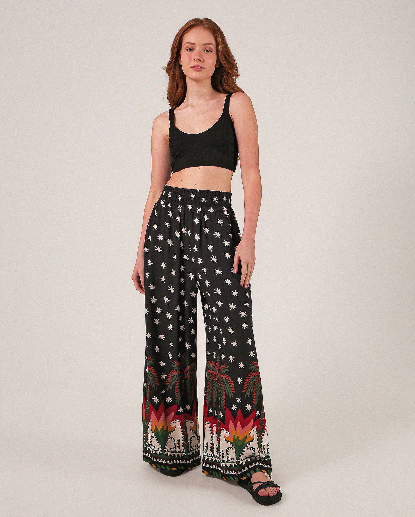 Riachuelo | Top alça fina canelado preto | Riachuelo + Incerti