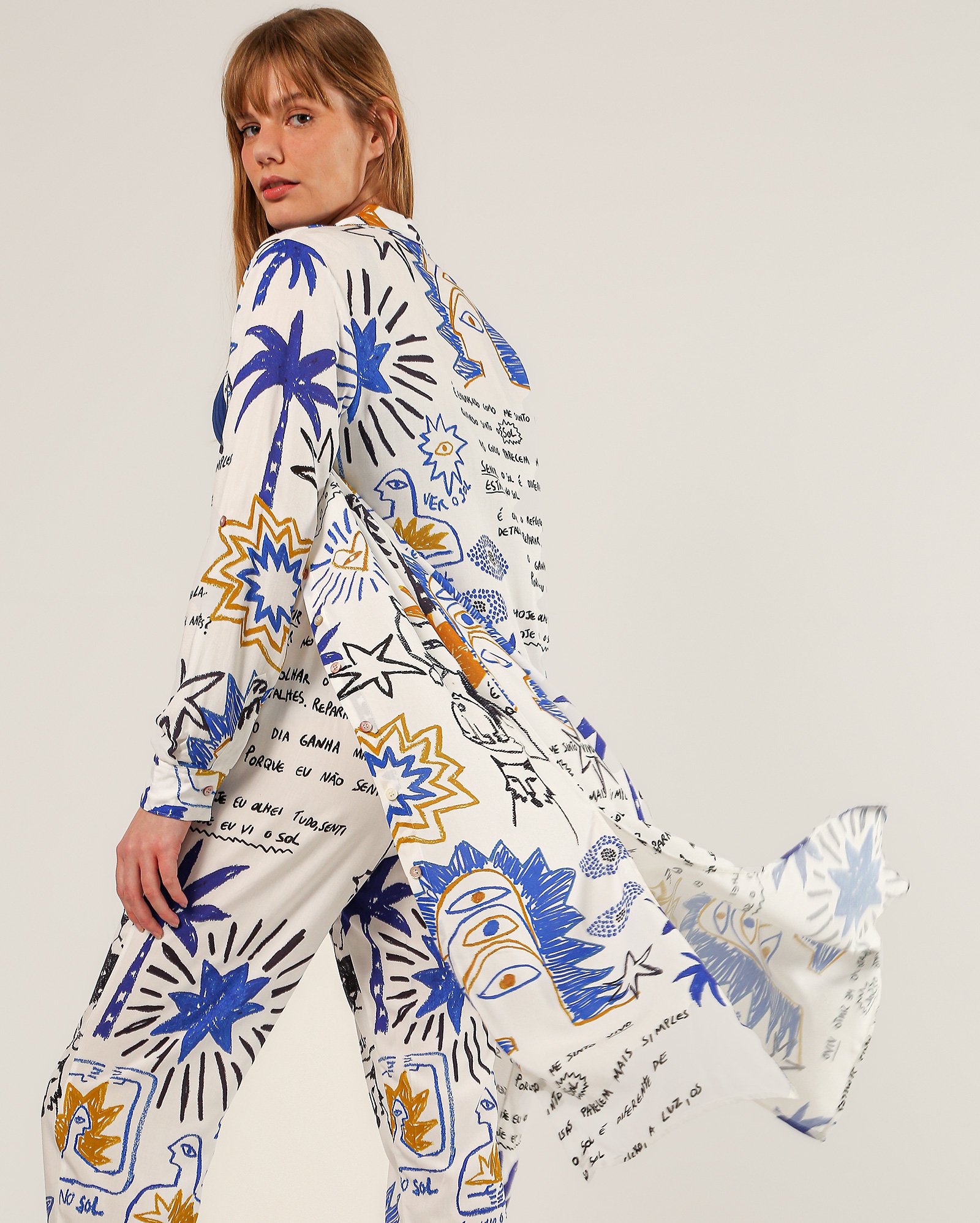 Riachuelo | Camisa feminina alongada rascunhos branca | Riachuelo + Incerti