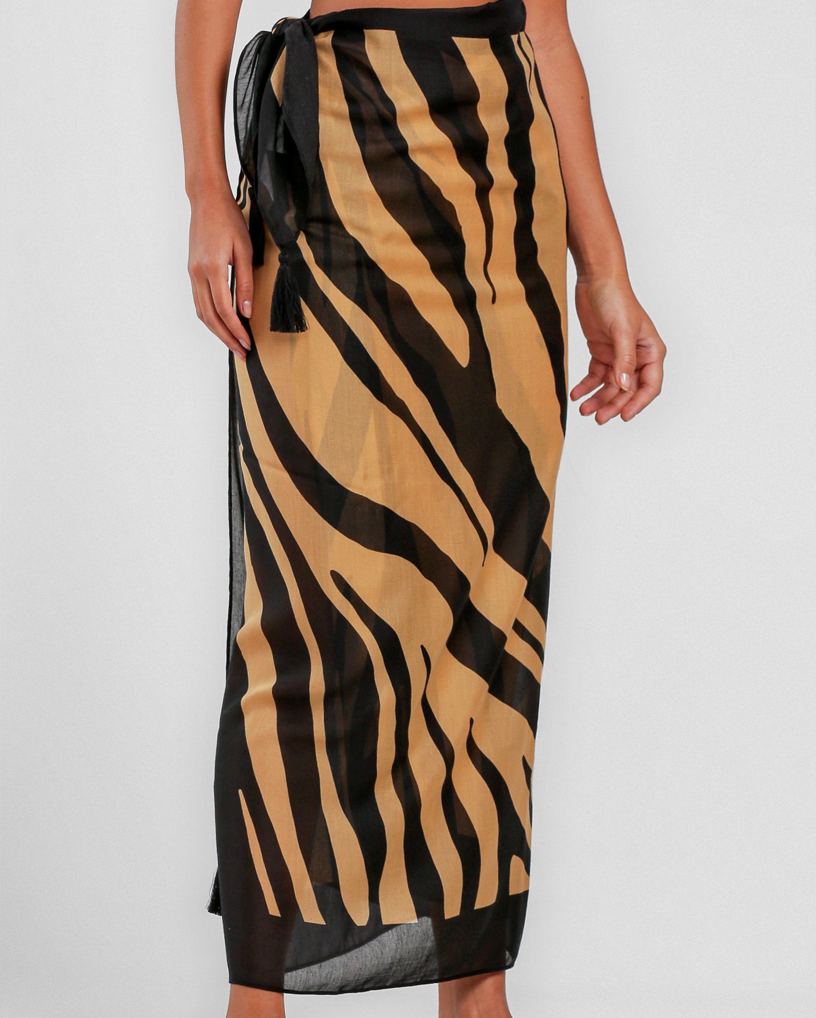 Riachuelo | Canga parêo animal print com tassel preta