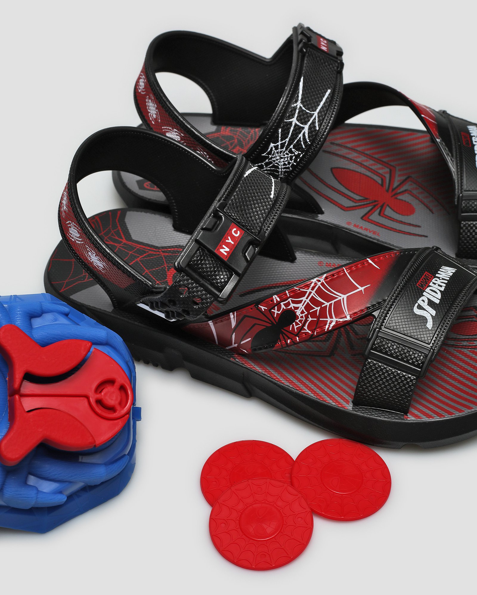 Riachuelo | Sandália papete juvenil Homem Aranha preta + brinquedo ...