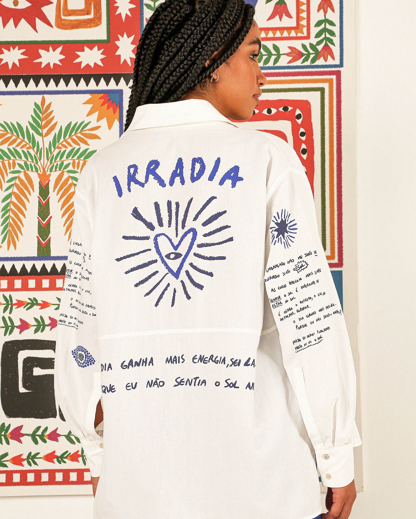 Riachuelo | Camisa feminina alongada rascunhos branca | Riachuelo + Incerti