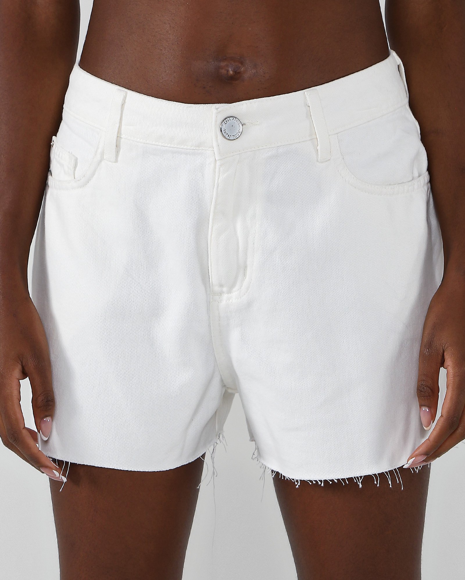 Riachuelo | Short jeans color feminino mom barra desfiada branco | Pool ...