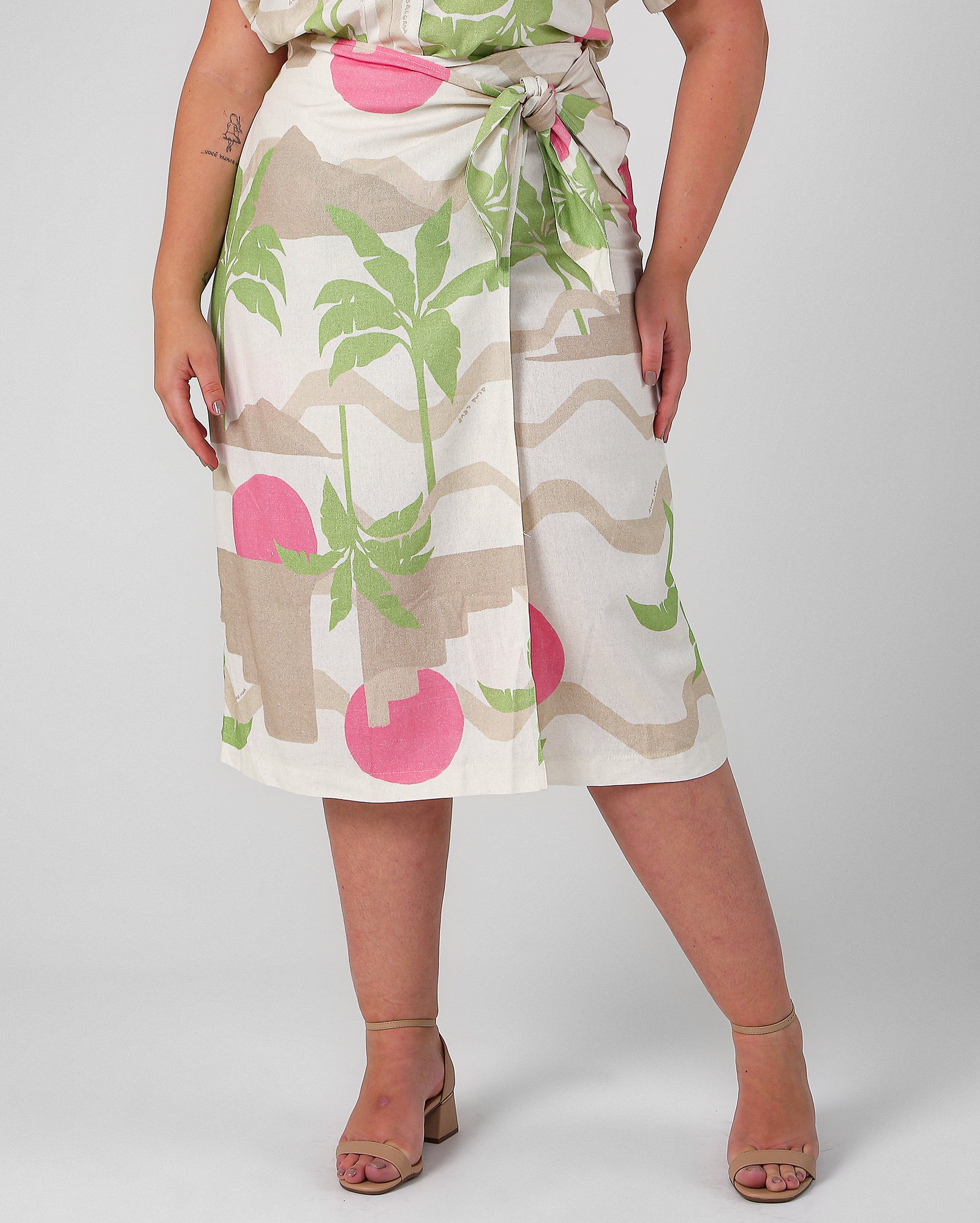 Riachuelo | Saia midi plus size transpassada folhagem bege | Filipa by ...