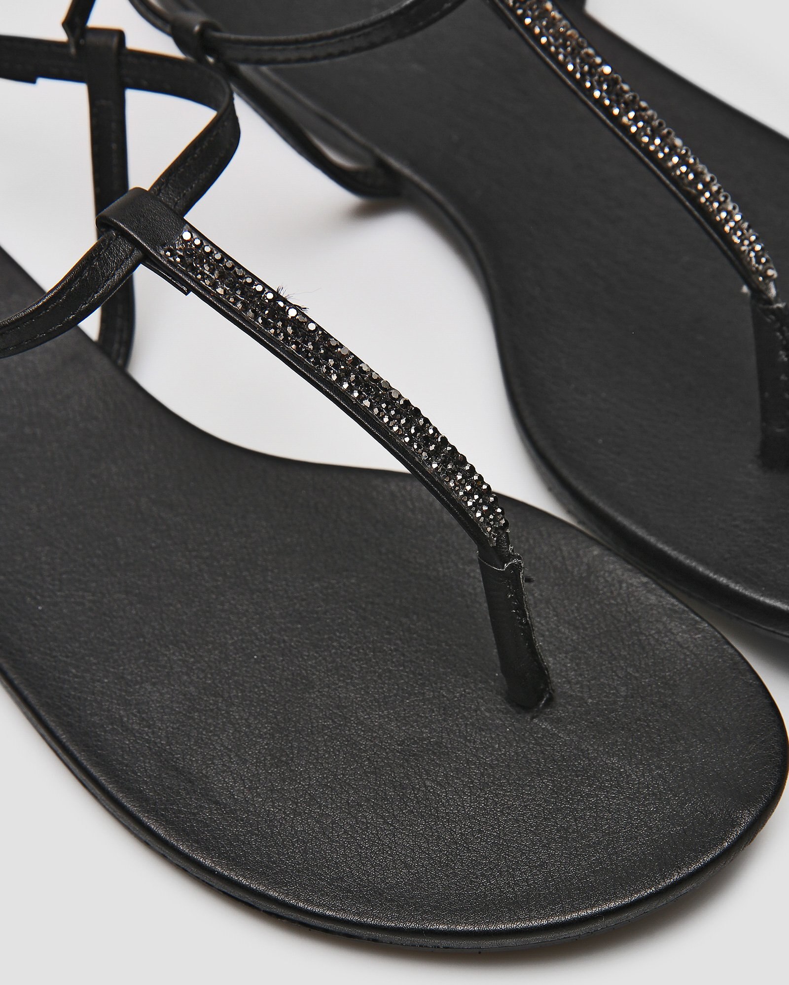 Riachuelo | Sandália feminina rasteira com brilho preta | Riachuelo