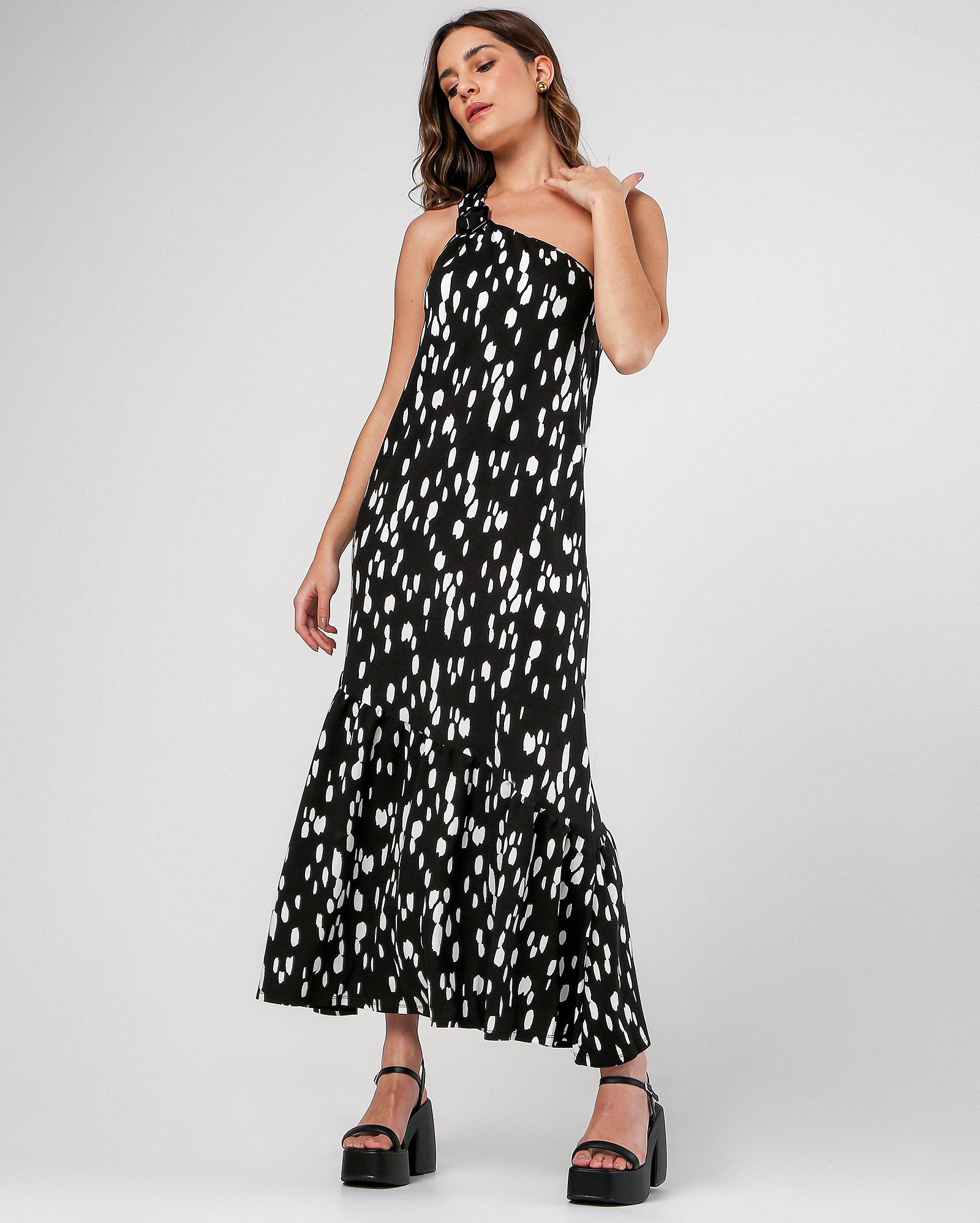 Riachuelo | Vestido midi um ombro pontilhado preto | AK by Riachuelo