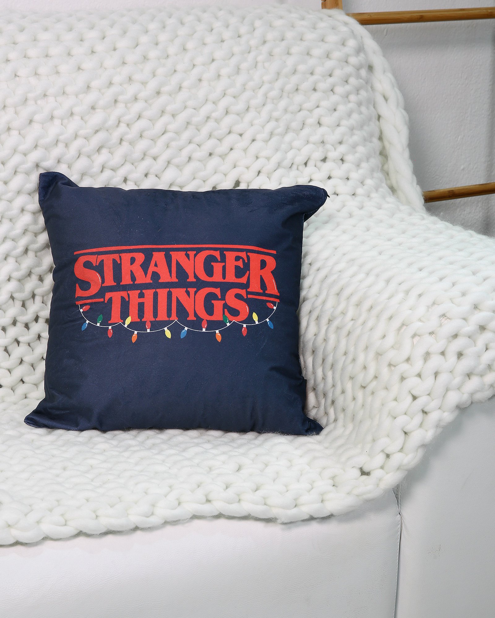 Riachuelo | Almofada Stranger Things azul | Netflix