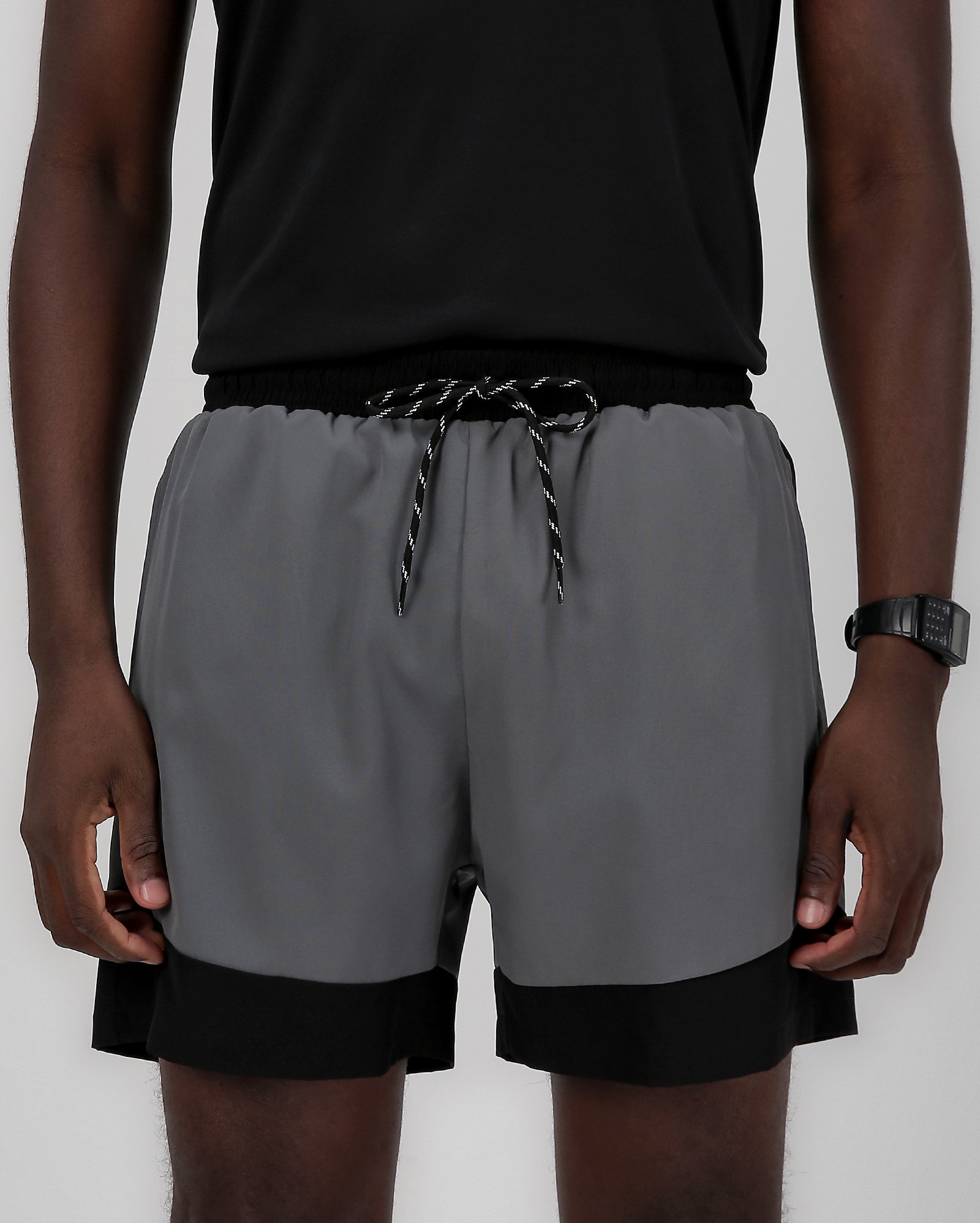 Riachuelo | Bermuda esportiva masculina com recortes cinza | Body Work ...