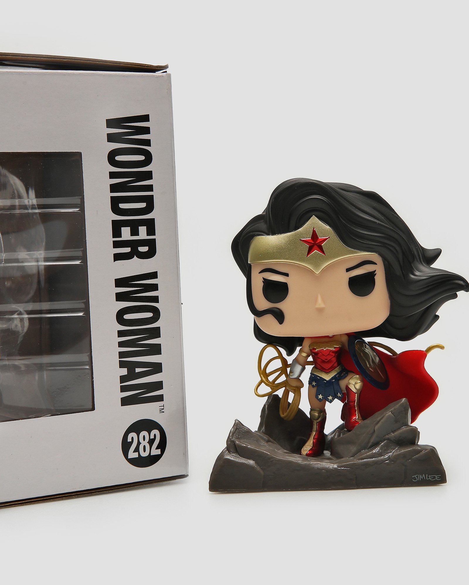 Riachuelo | Funko Pop Wonder Woman deluxe 282 edição especial vermelho