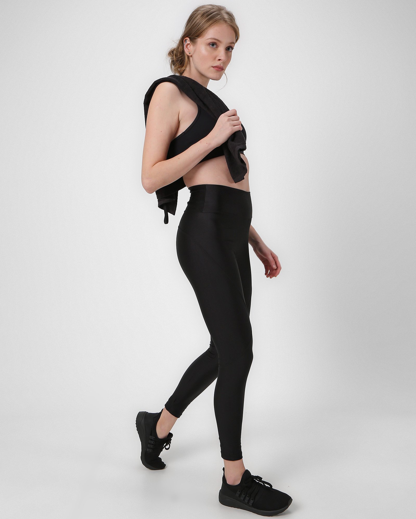 Riachuelo | Top esportivo nadador com bolso e bojo preto | BodyWork by Riachuelo