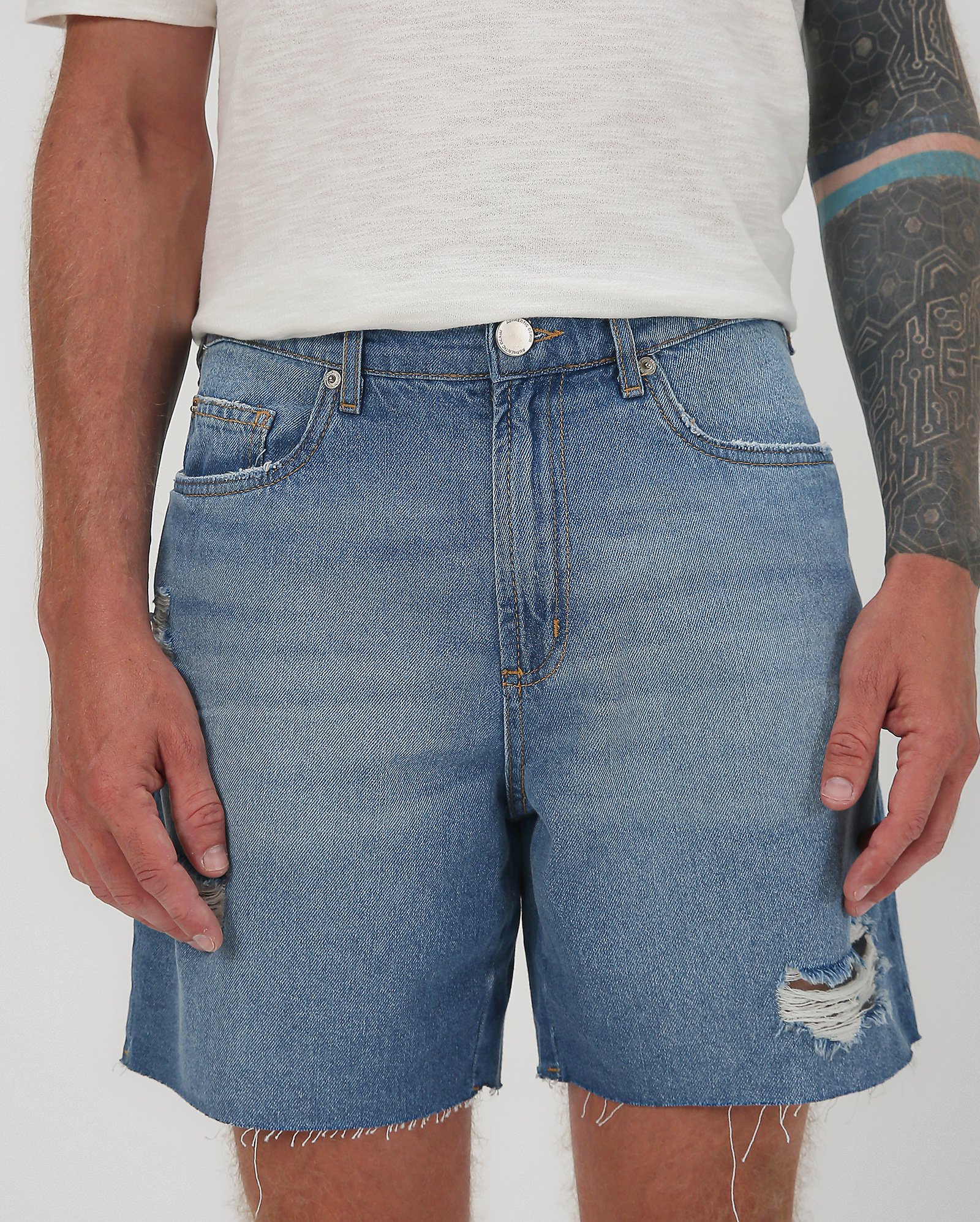 Riachuelo | Short jeans masculino reto destroyed denim claro | Pool by ...