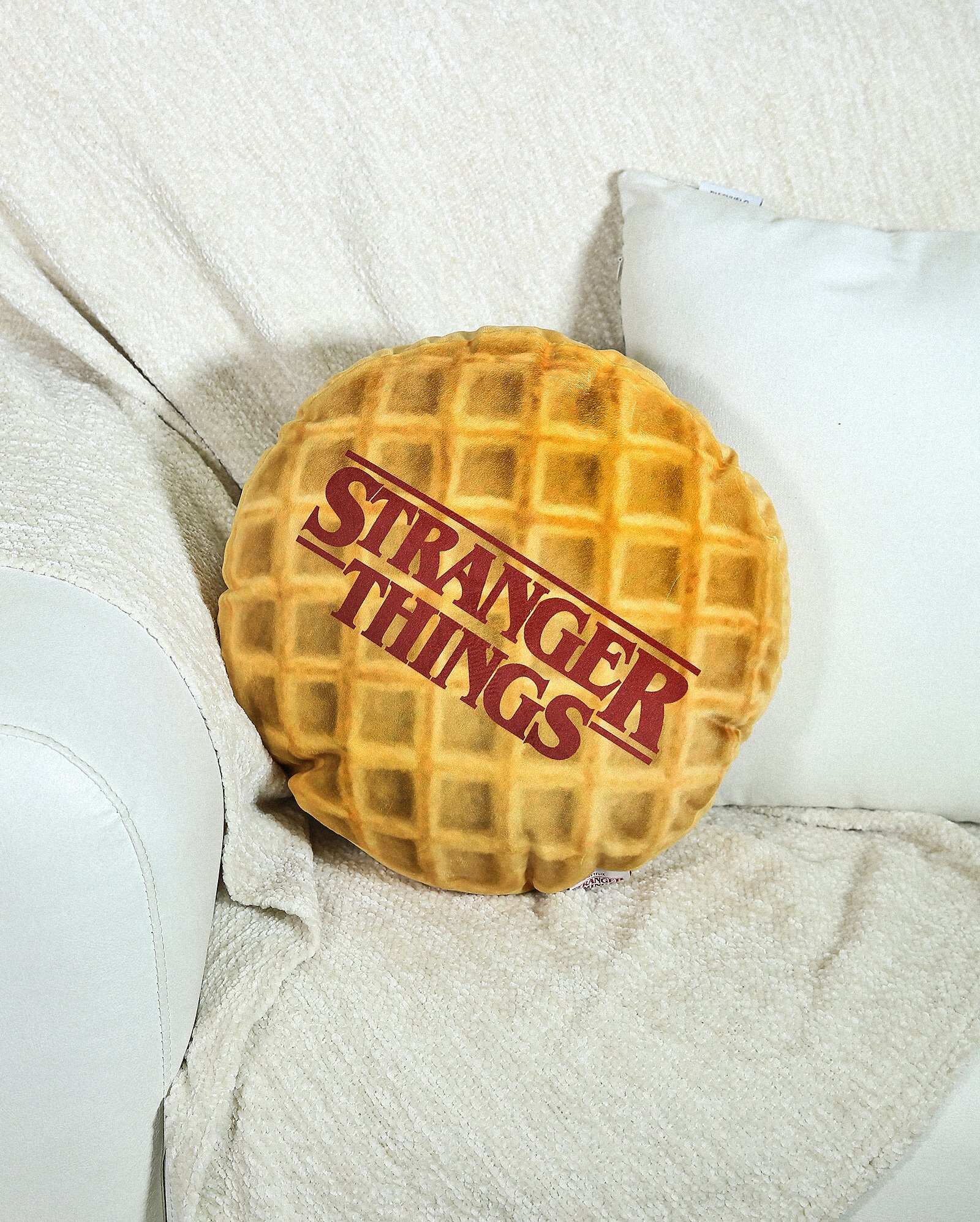 Riachuelo | Almofada waffle Stranger Things bege | Netflix