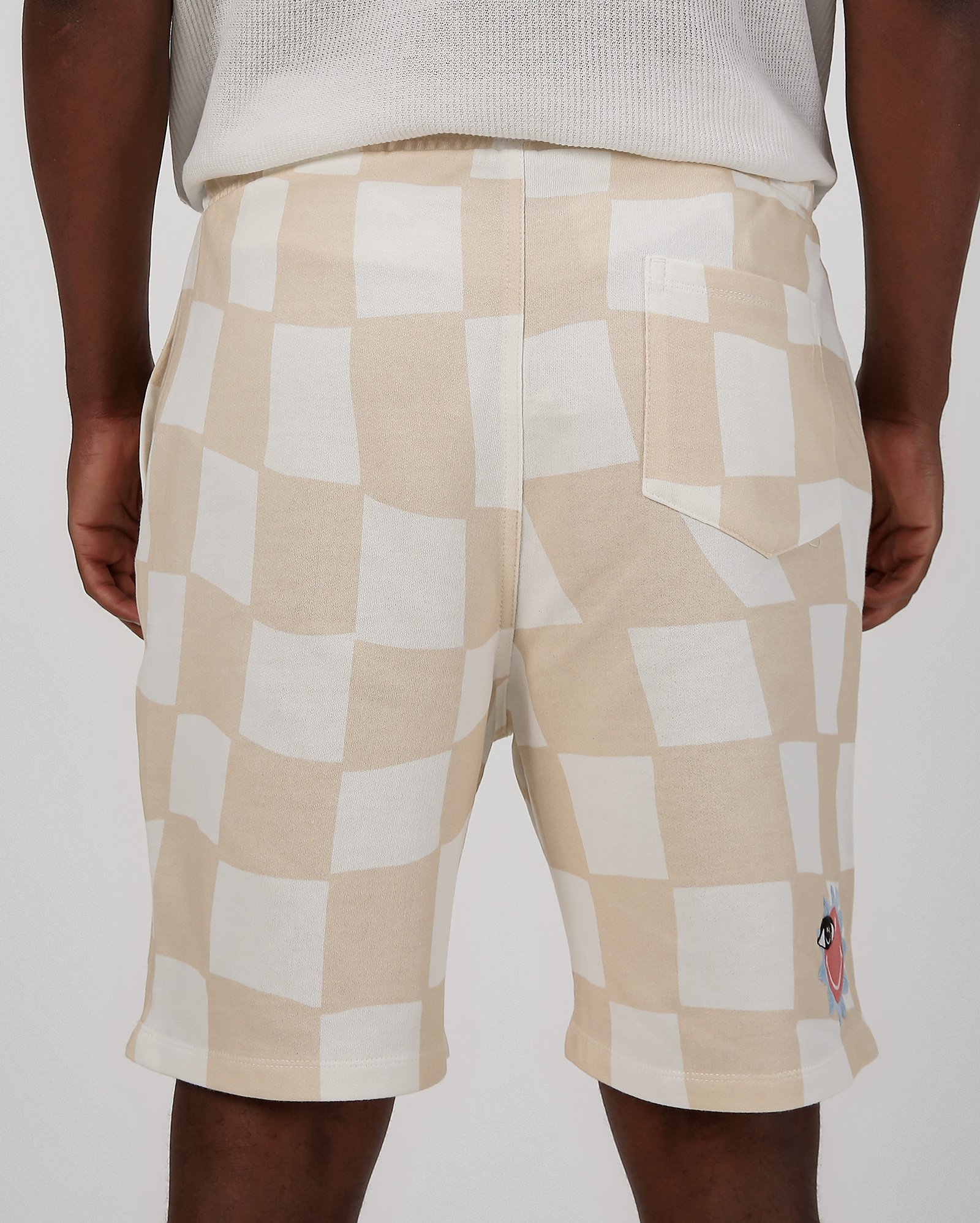 Riachuelo | Bermuda de moletom masculina xadrez Smiley Ana Strumpf bege | The Smiley Company