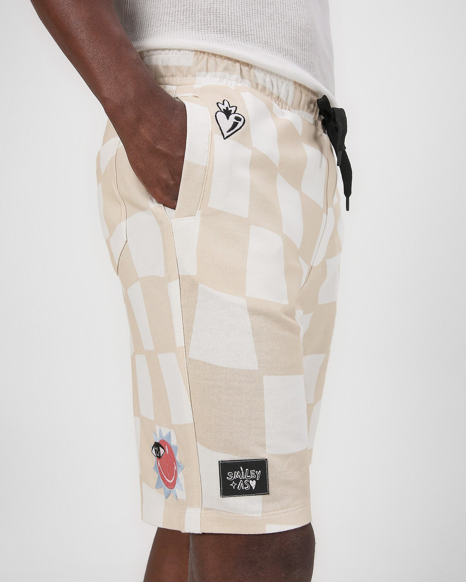 Riachuelo | Bermuda de moletom masculina xadrez Smiley Ana Strumpf bege | The Smiley Company