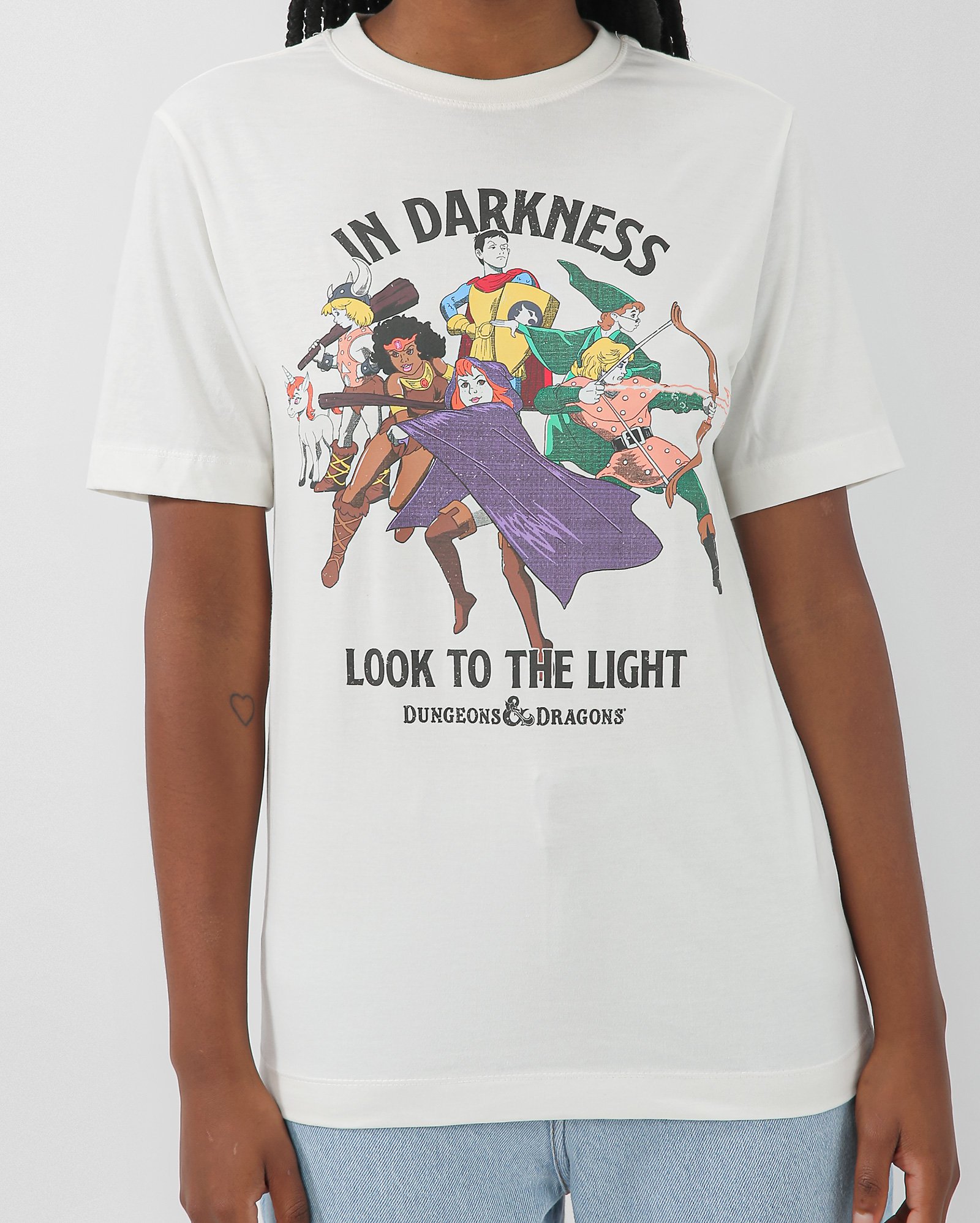 Riachuelo | Camiseta feminina olhe para a luz branca | Caverna do Dragão