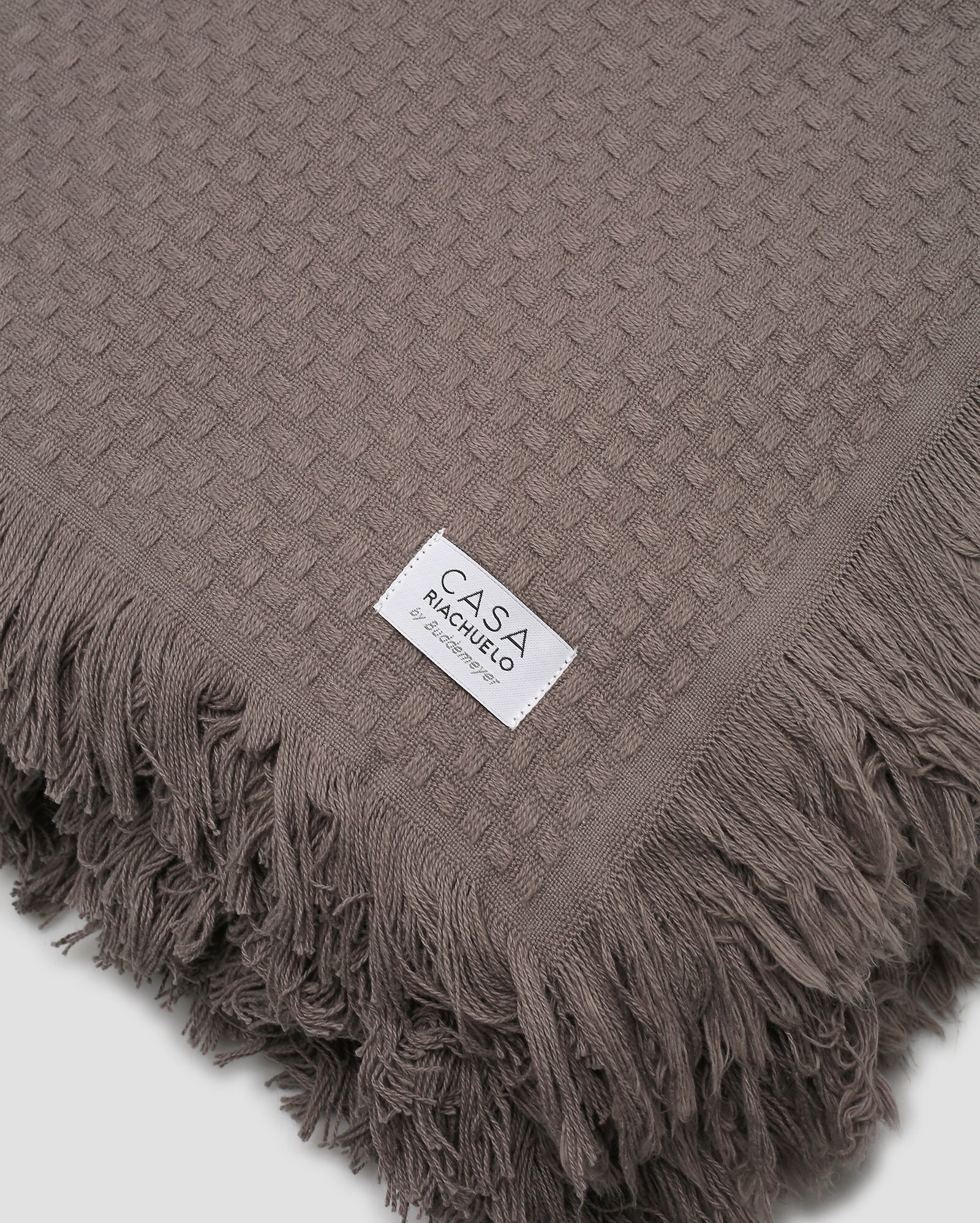 Riachuelo | Colcha queen e casal In Design algodão com franjas cinza ...