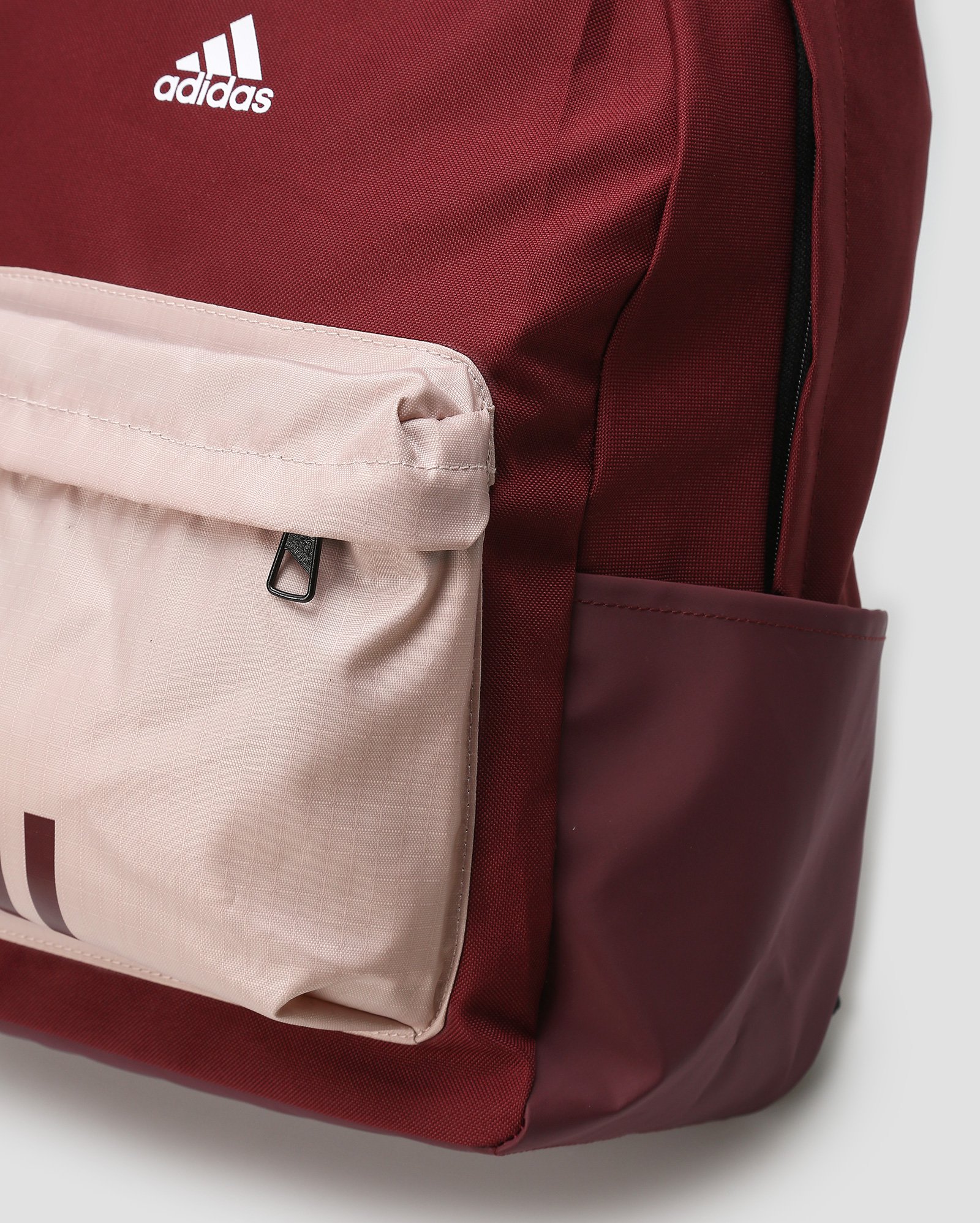 Riachuelo | Mochila de costas Classic Badge of Sport 3-Stripes vermelha ...