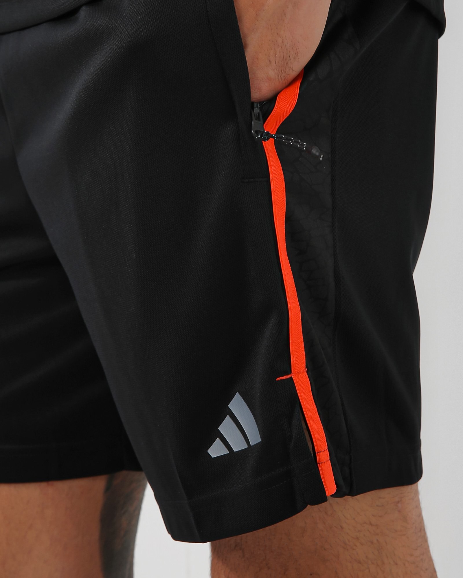 Riachuelo | Bermuda masculina Workout Base IB7892 preta | adidas