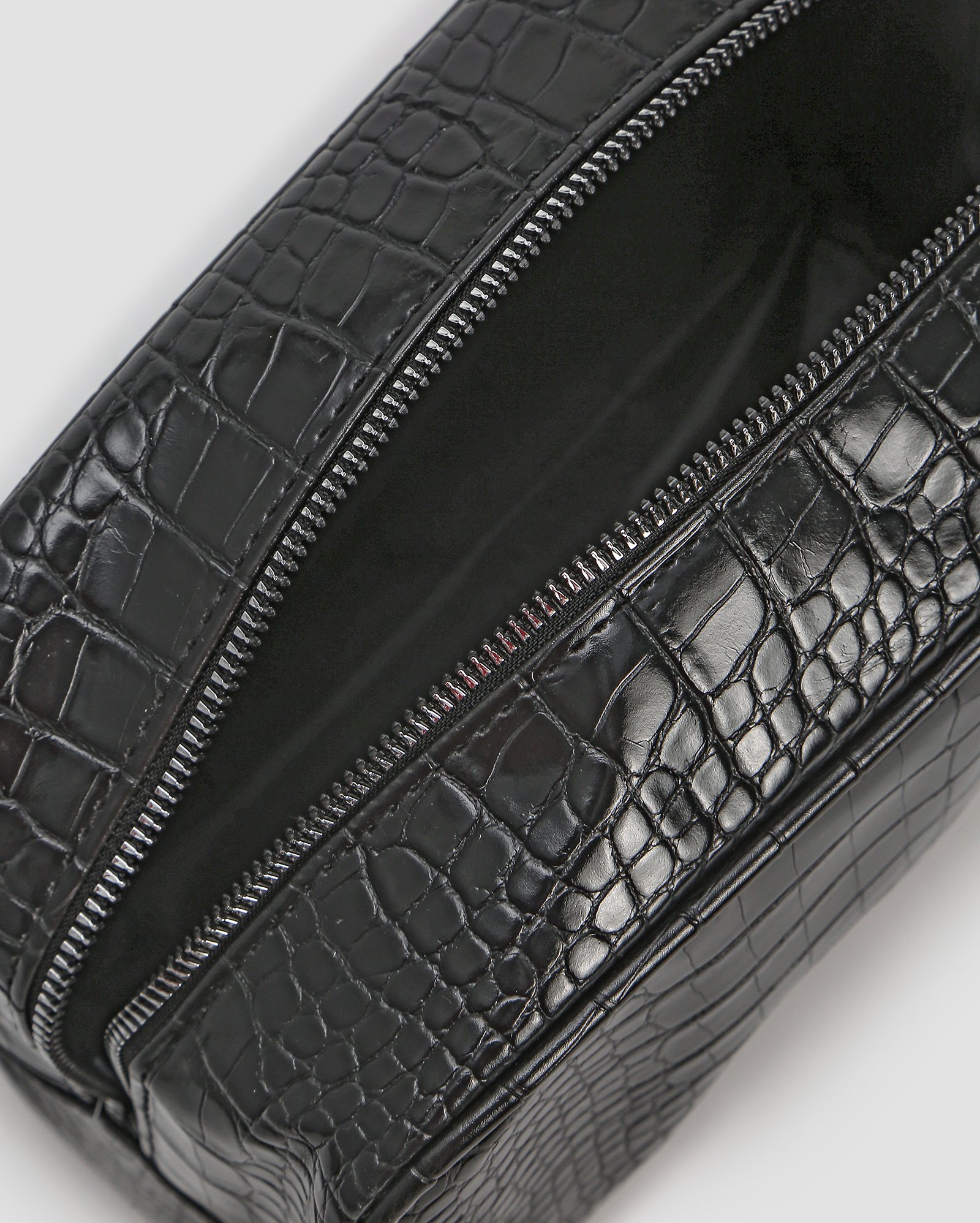 Riachuelo | Necessaire G de poliuretano croco preta | Accessori by ...