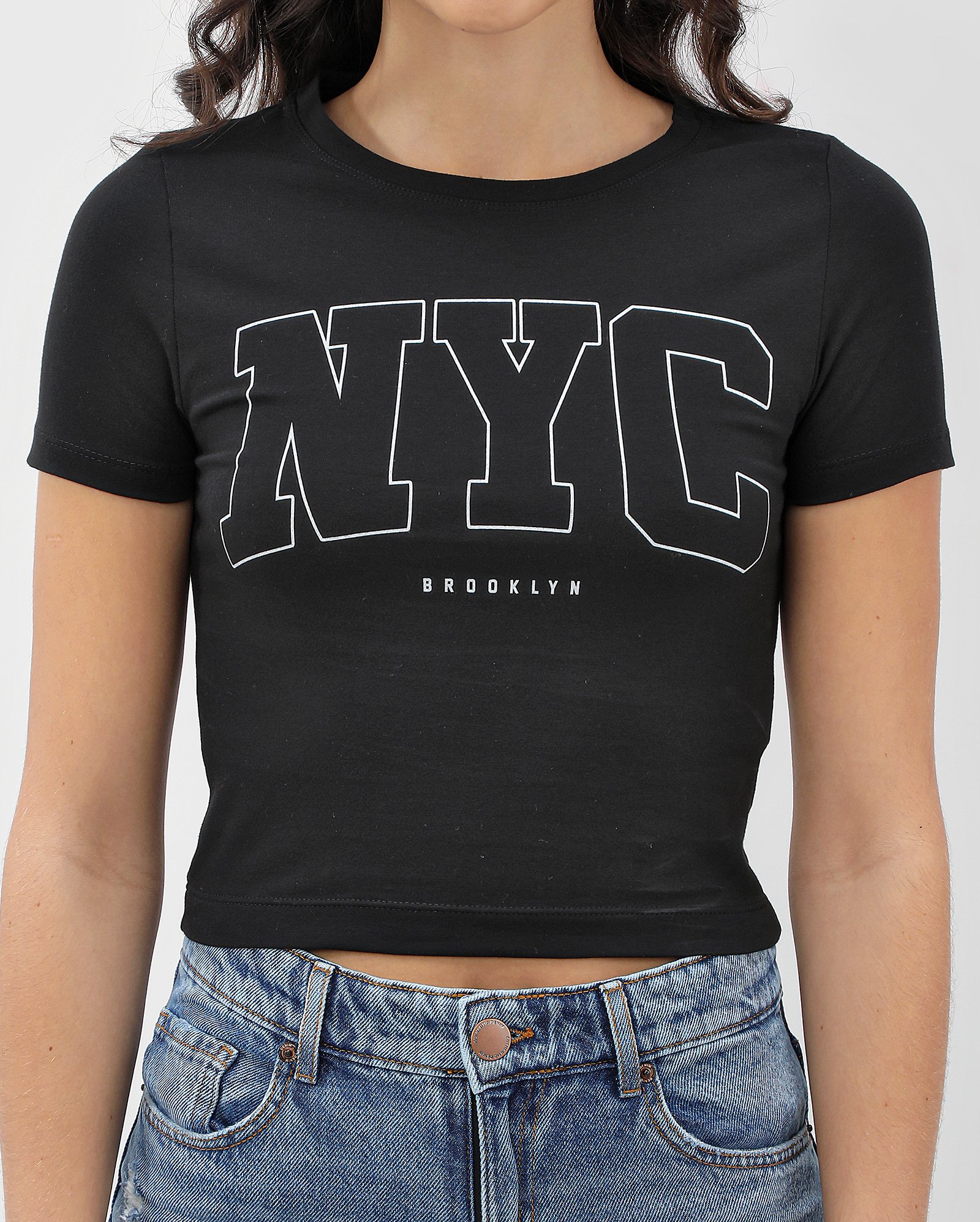 Riachuelo | Camiseta cropped Camila Est NYC Brooklyn preta | Pool by ...