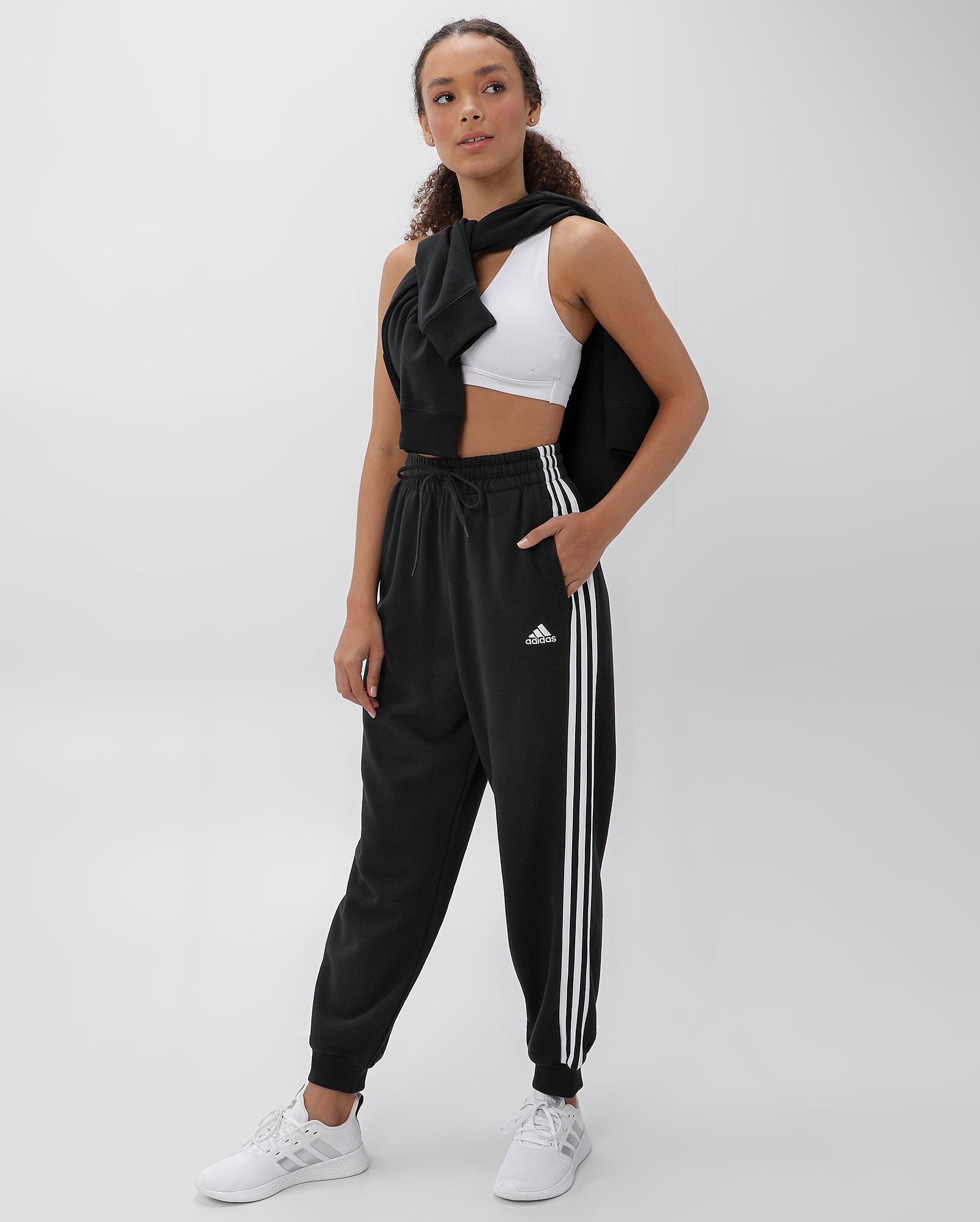Riachuelo | Calça de moletom feminina jogger HA4375 preta | adidas