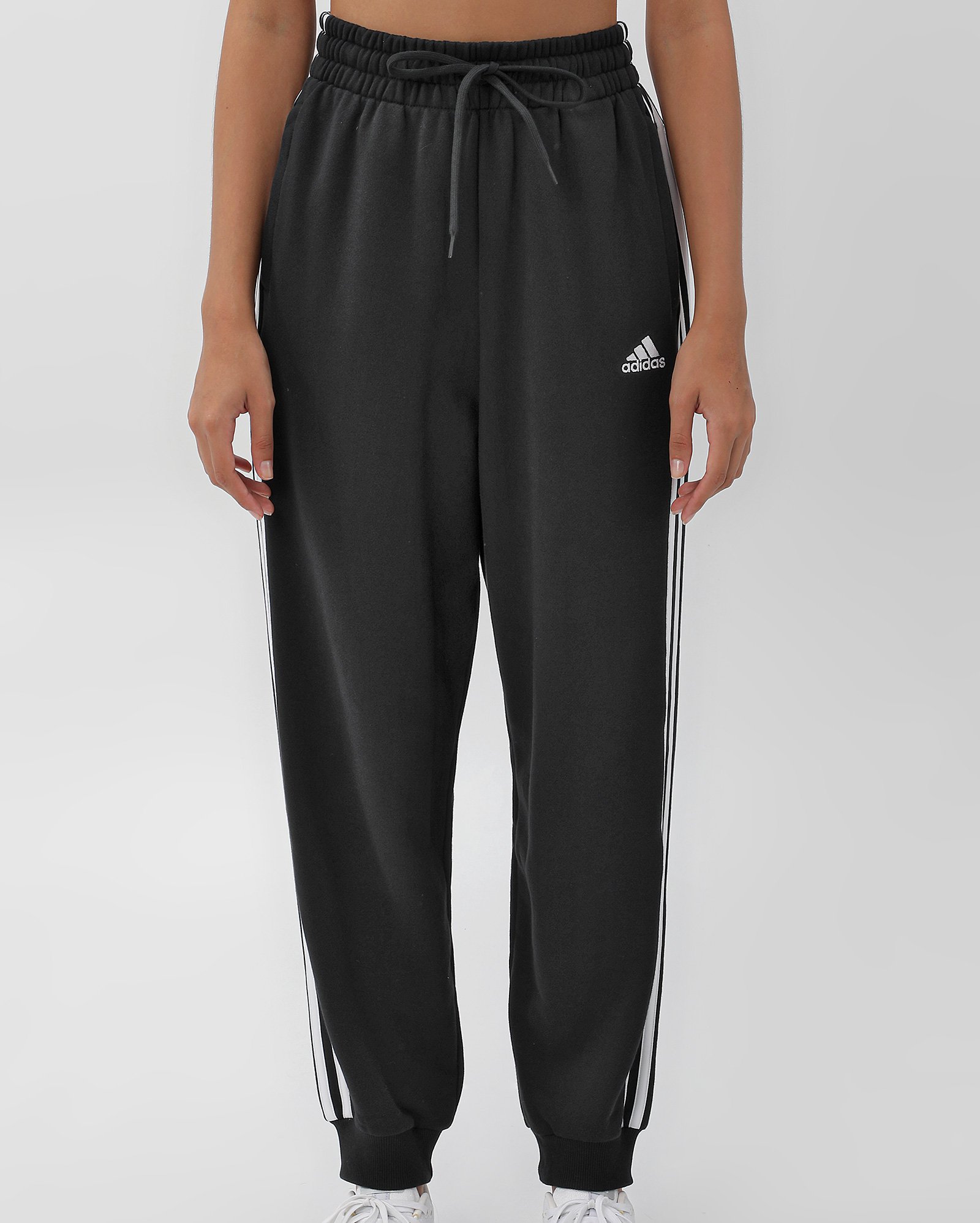 Riachuelo | Calça de moletom feminina jogger HA4375 preta | adidas