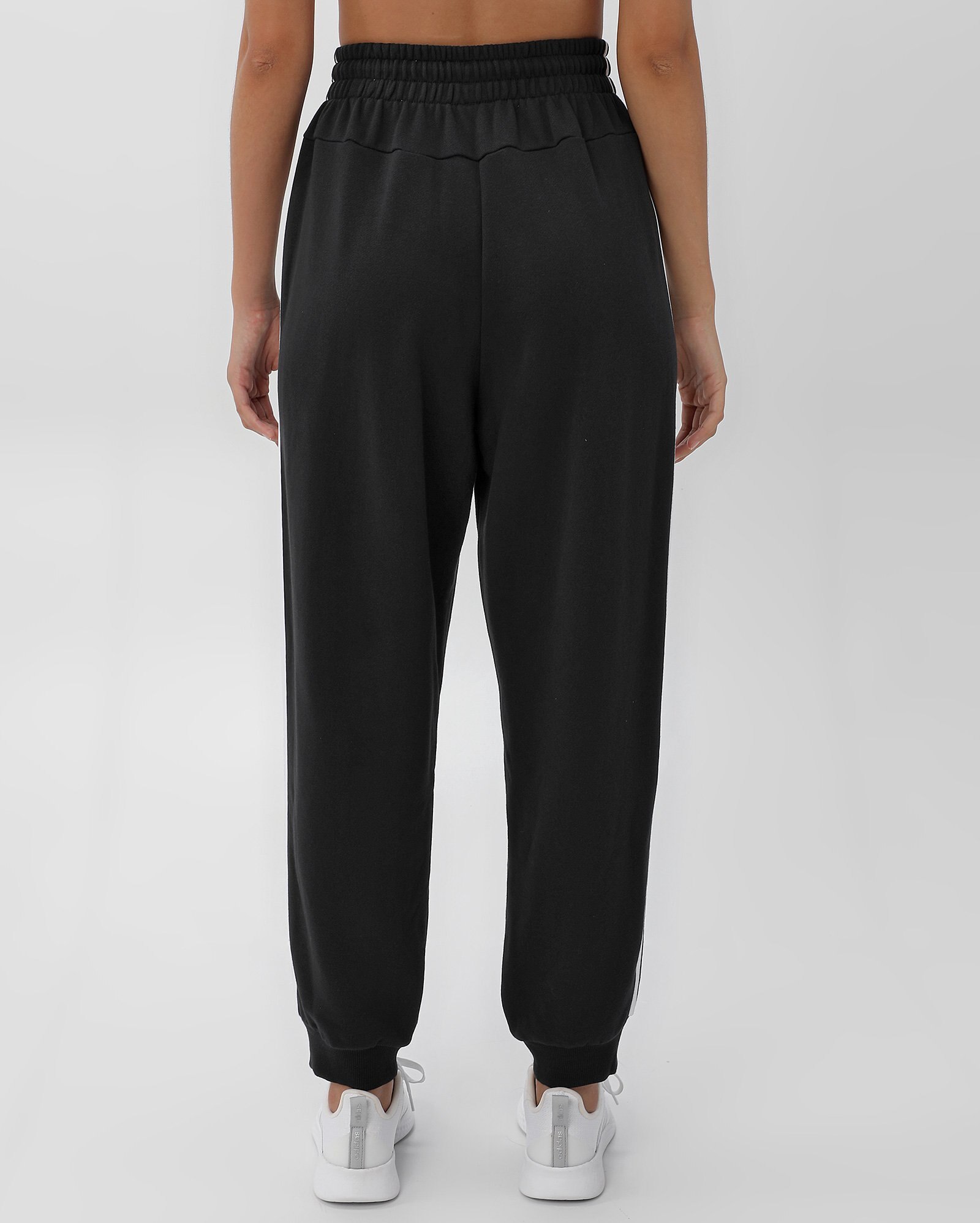 Riachuelo | Calça de moletom feminina jogger HA4375 preta | adidas