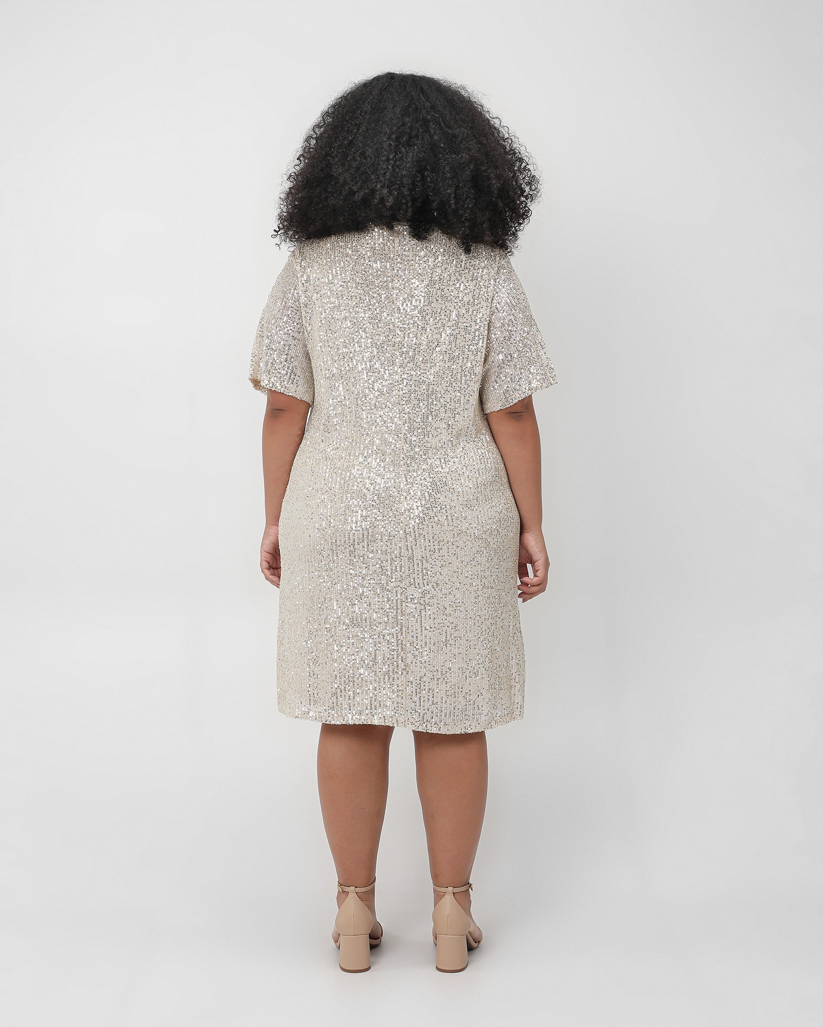 Riachuelo | Vestido midi plus size reto com paetê - Champagne | AK Plus ...