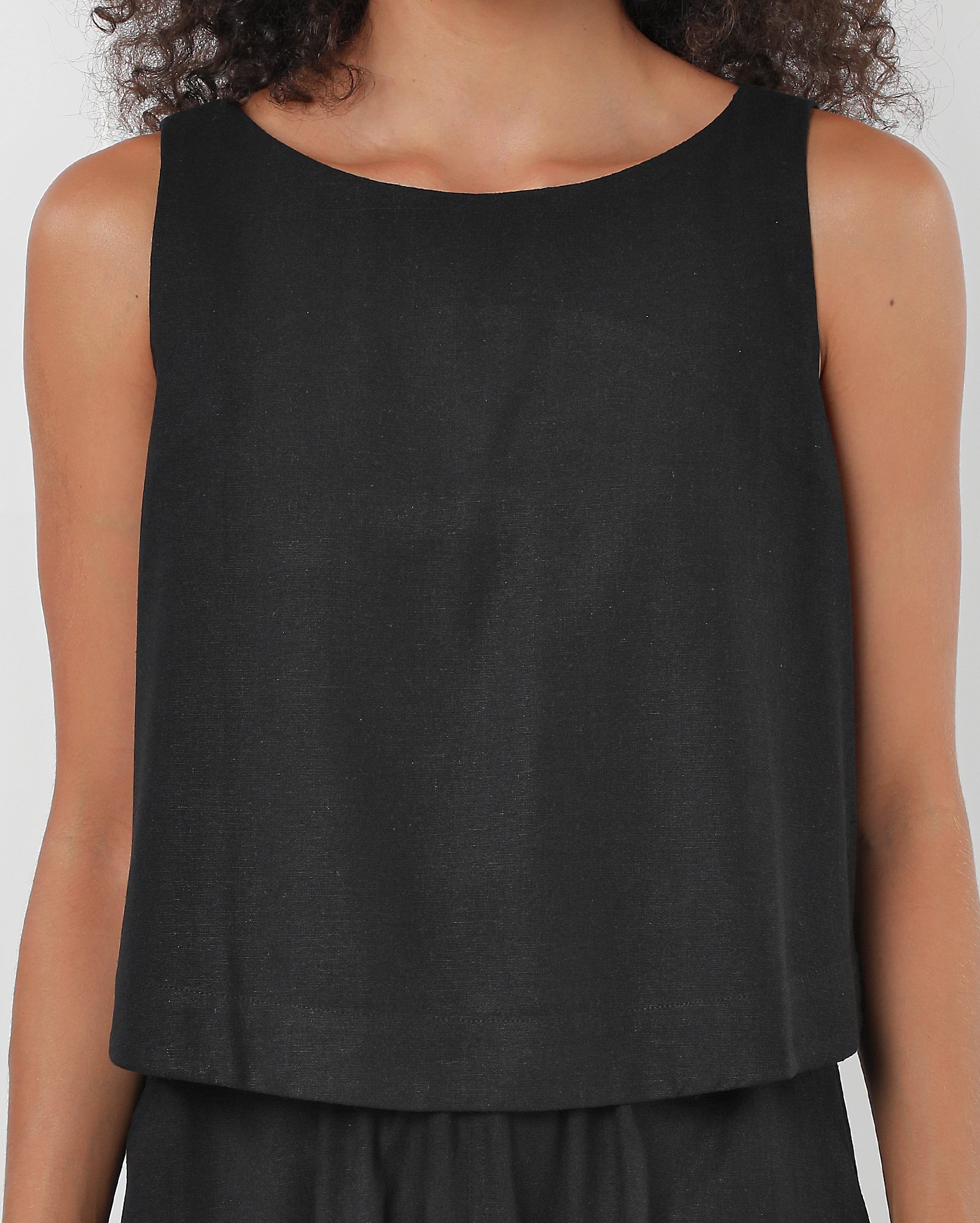 Riachuelo | Regata cropped alfaiatada em viscolinho - Preto | AK by Riachuelo