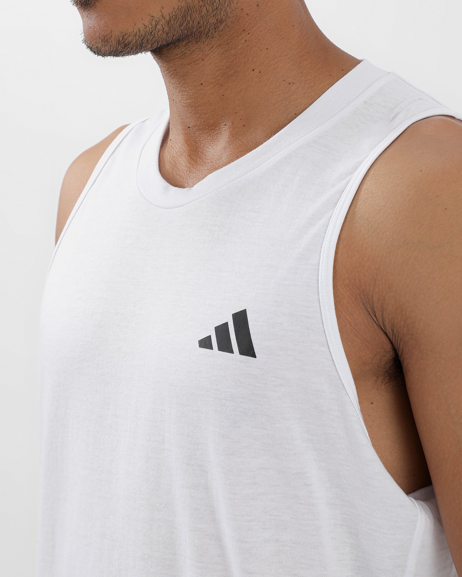 Riachuelo | Regata masculina de treino logo IC6947 branca | Adidas