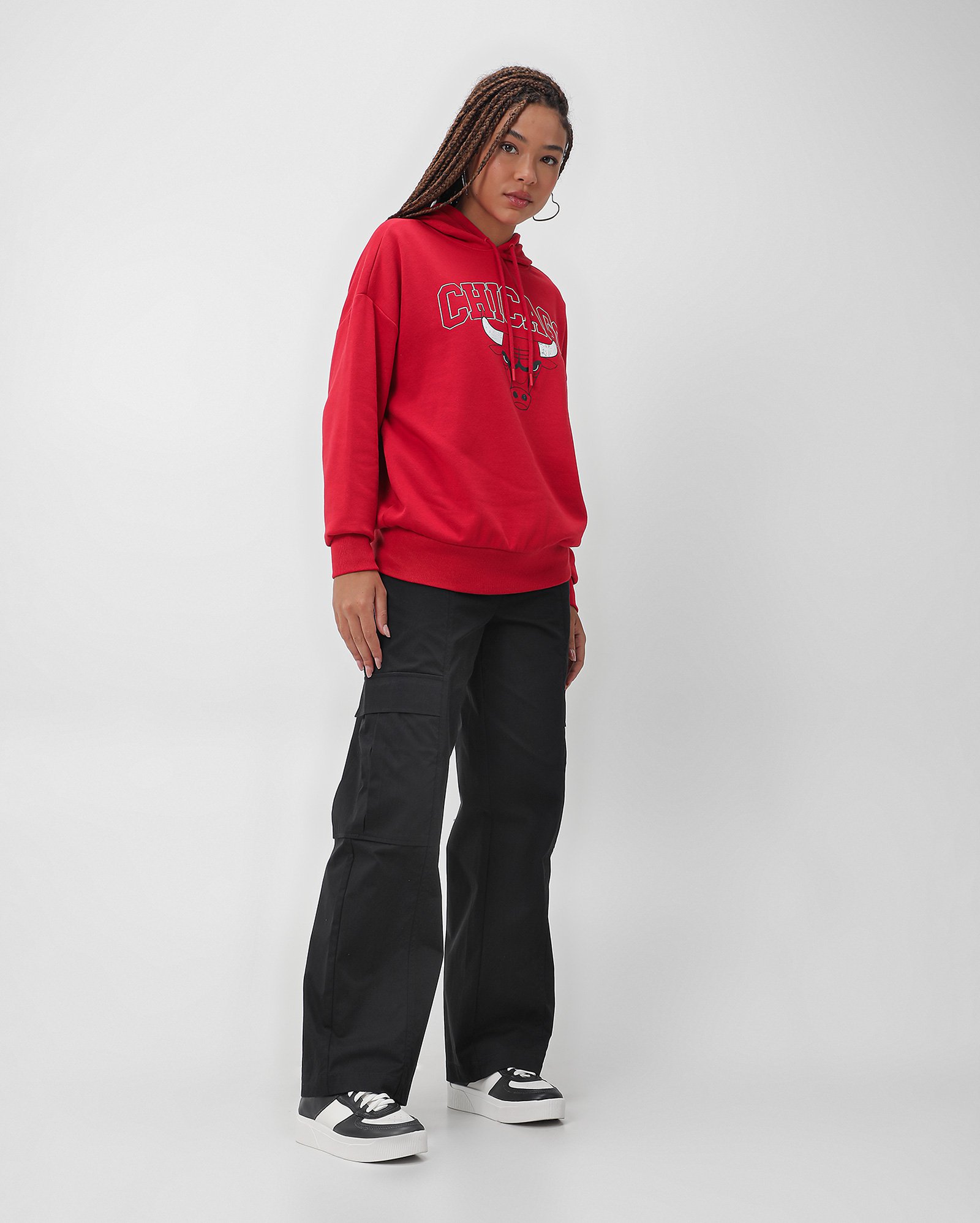 Riachuelo | Blusa de moletom feminina com capuz Chicago Bulls vermelho ...