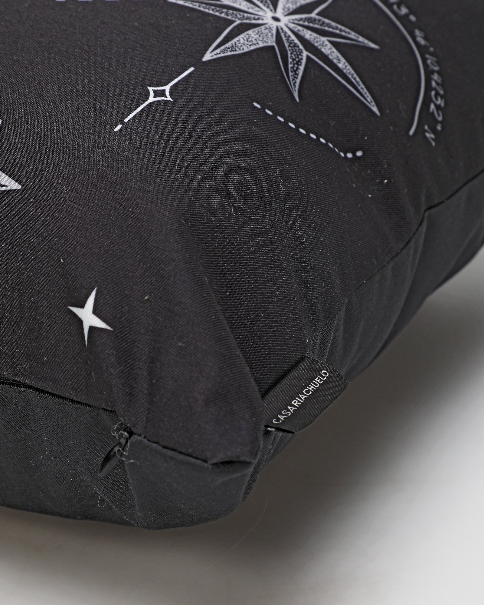 Riachuelo | Almofada estrela cardeal 43x43cm preta | Casa Riachuelo