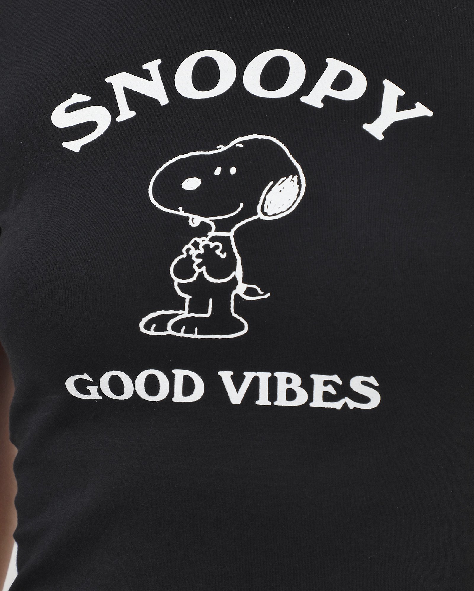 Riachuelo | Camiseta cropped ajustada Snoopy good vibes preta | Peanuts